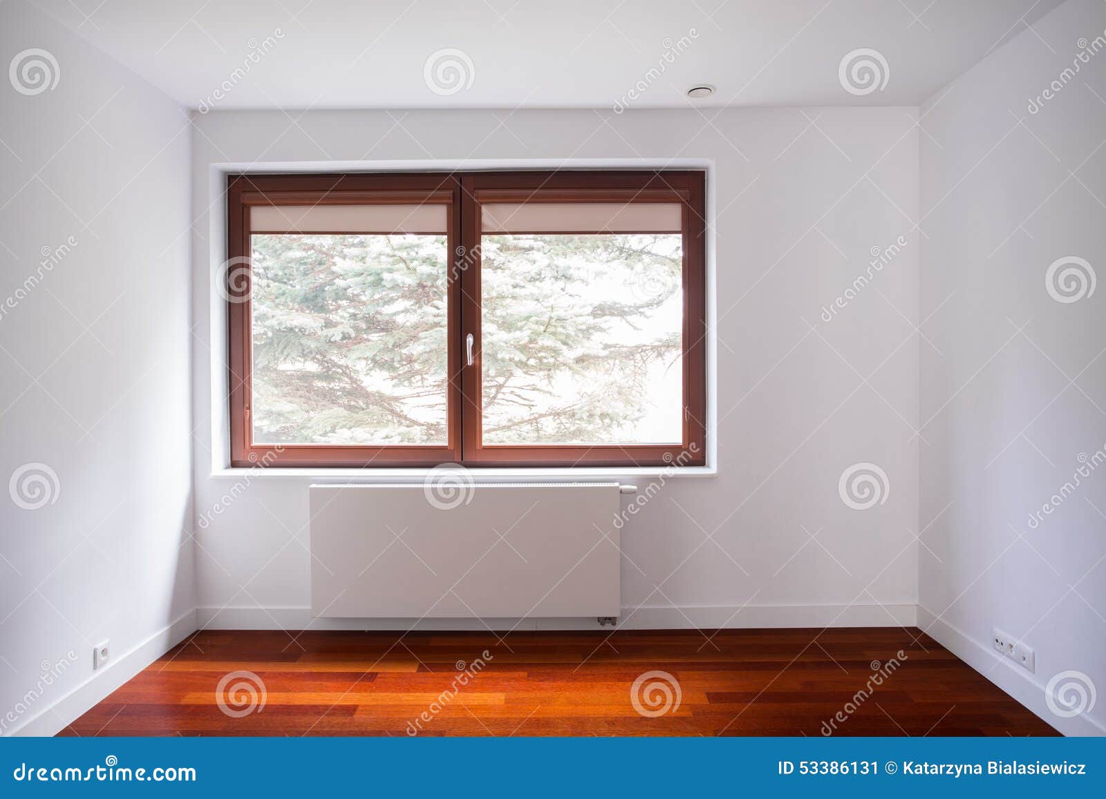 Empty unfurnished room stock image. Image of house, residence - 53386131