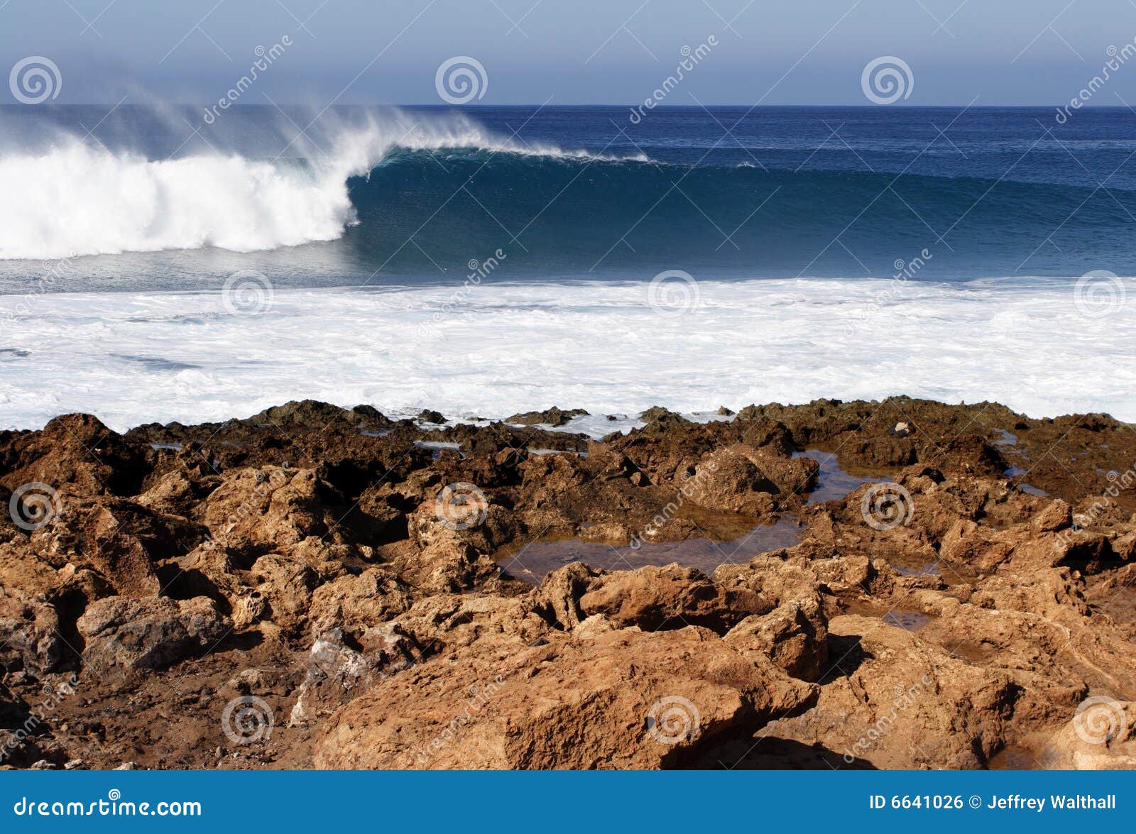 Empty Wave Breaking Picture. Image: 6641026
