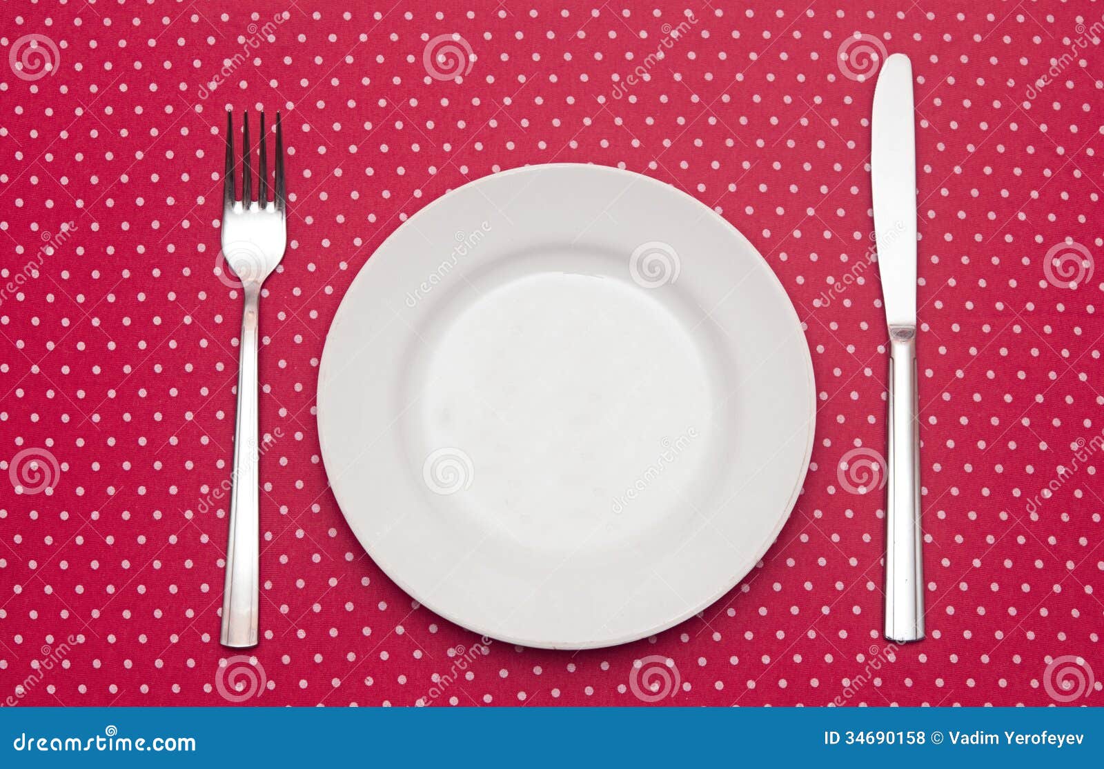 Empty white dinner plate stock photo. Image of cloth - 34690158