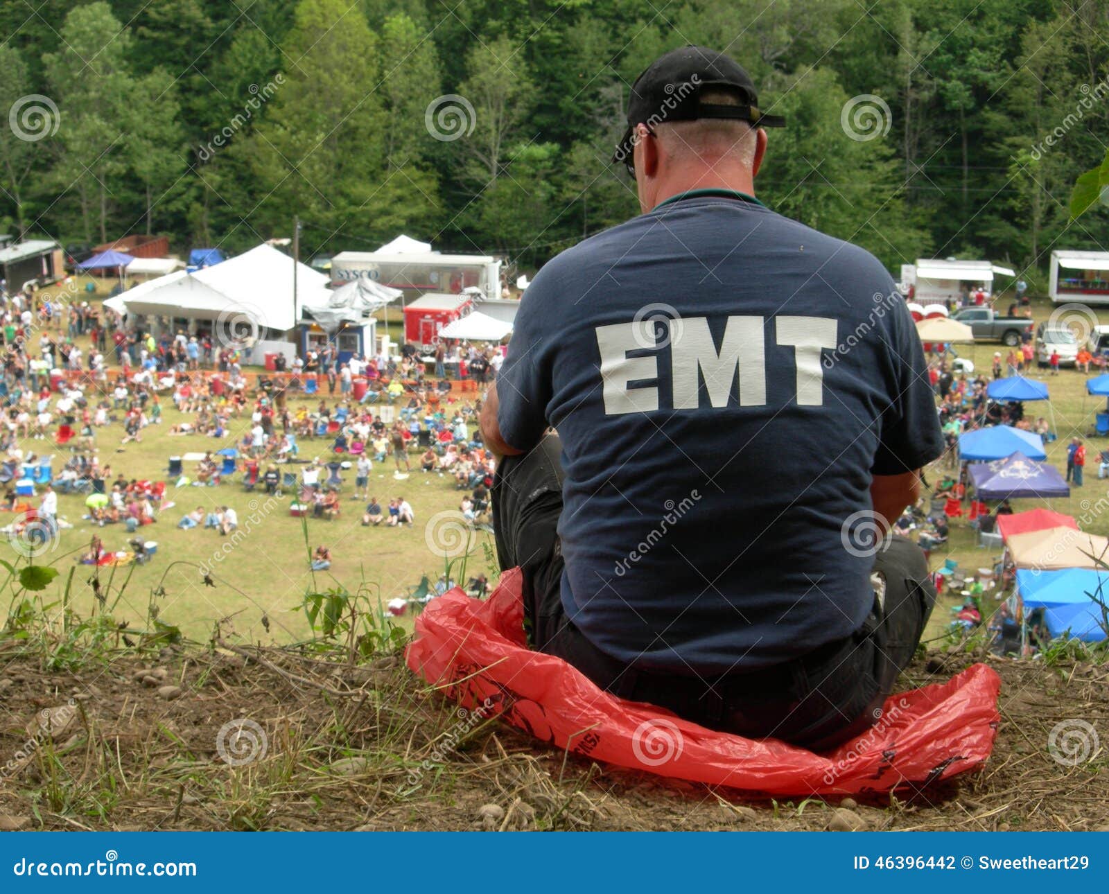 EMT Helping editorial photography. Image of waiting, beautiful - 46396442