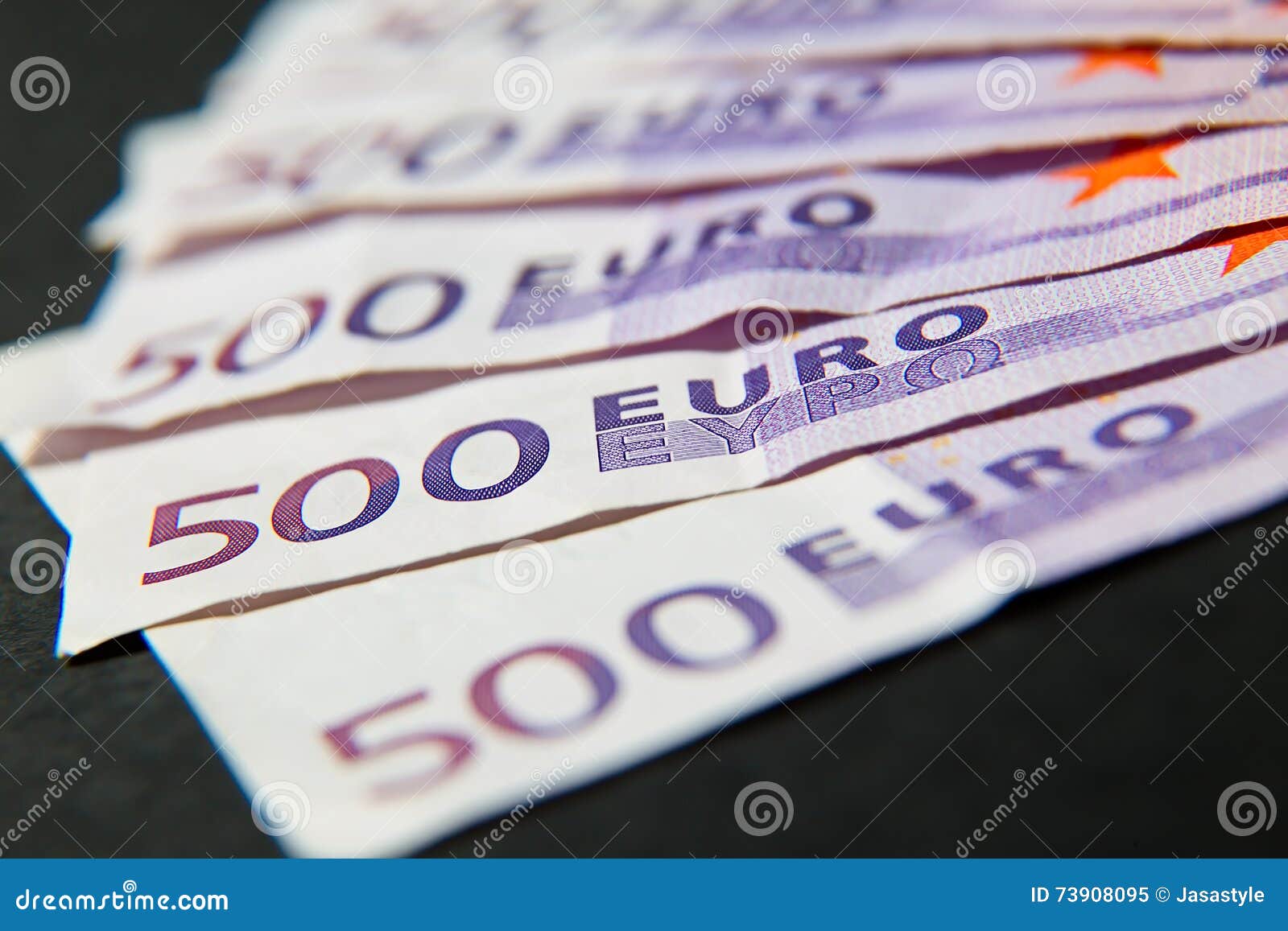 En Bunt Av Pengar 500 Euro Materielbild Fotografering för Bildbyråer ...