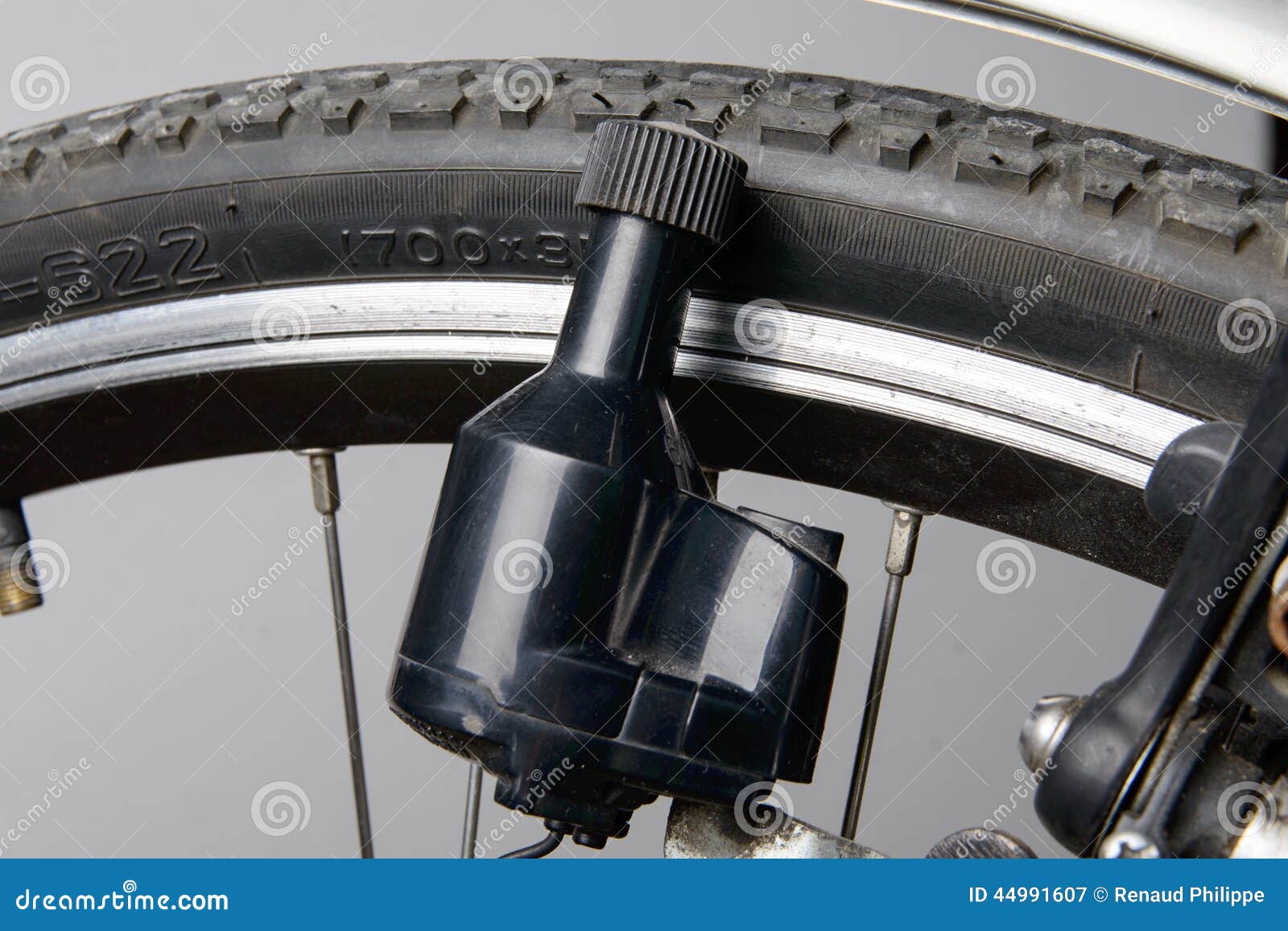 En cykelgenerator fotografering för bildbyråer. Bild av ritt - 44991607