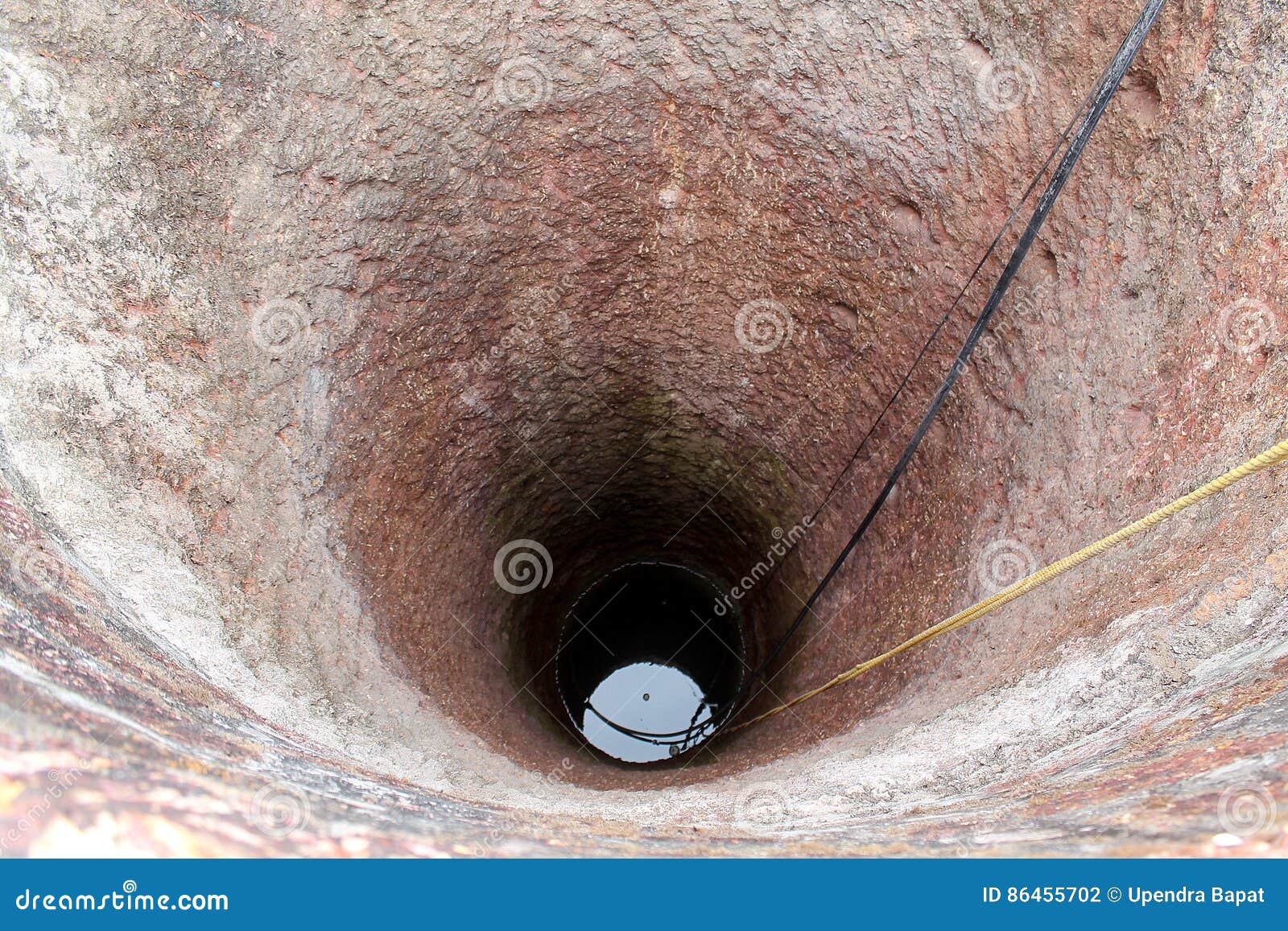 En djup brunn arkivfoto. Bild av torka, brist, resurs - 86455702