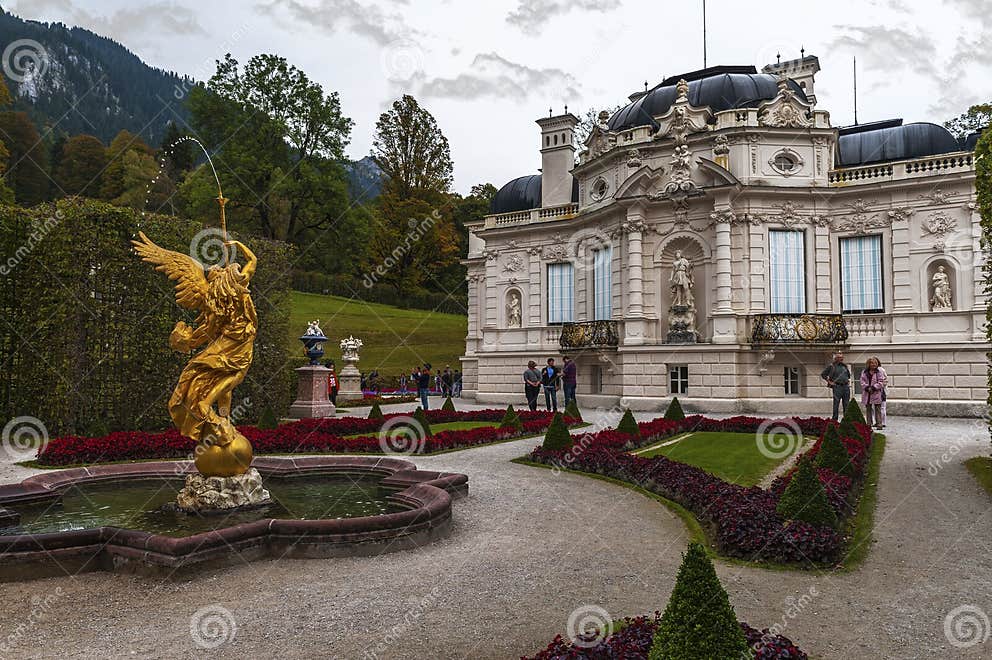 En El Parque De Palacio De Linderhof Fotografía editorial - Imagen de ...