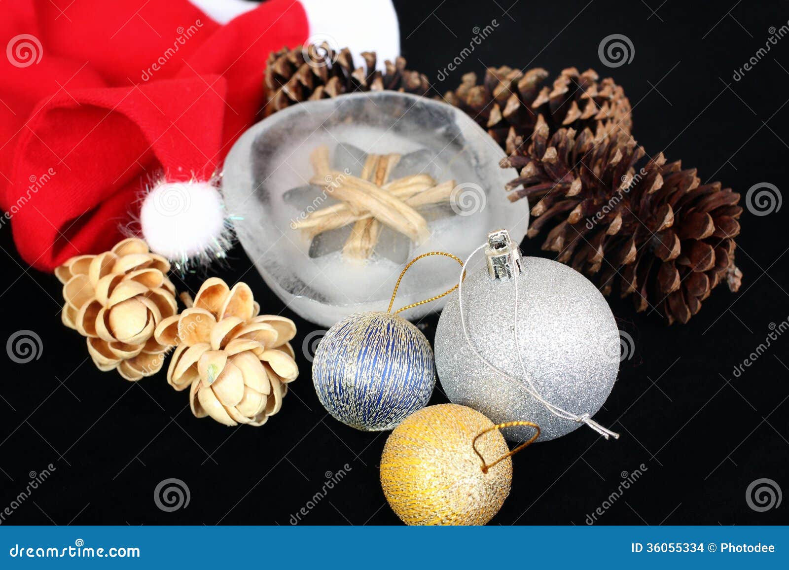 En Forme D'étoile Dans La Glace Photo stock - Image du glace, bille ...