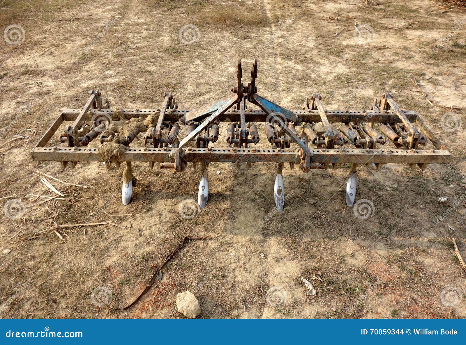 En gammal plog arkivfoto. Bild av rostat, indier, maskin - 70059344