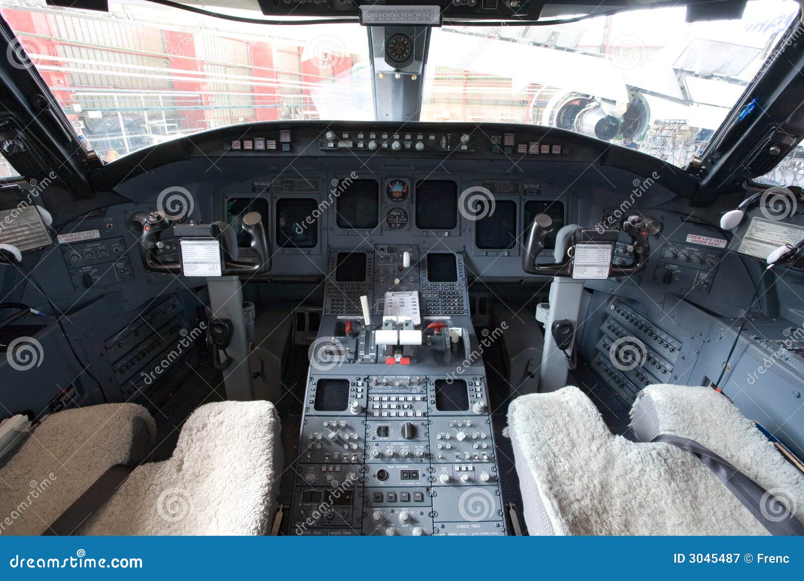 En la carlinga imagen de archivo. Imagen de cauce, empuje - 3045487