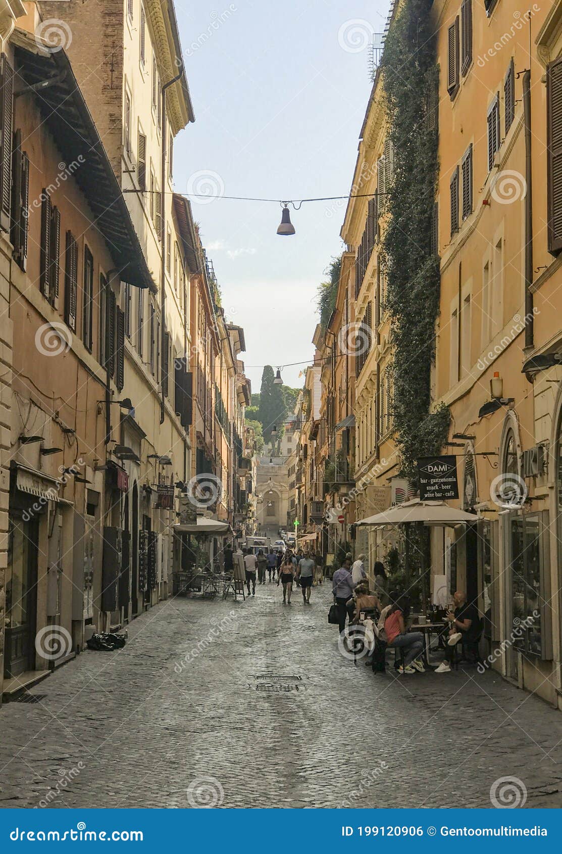 En las calles de Roma foto editorial. Imagen de romano - 199120906