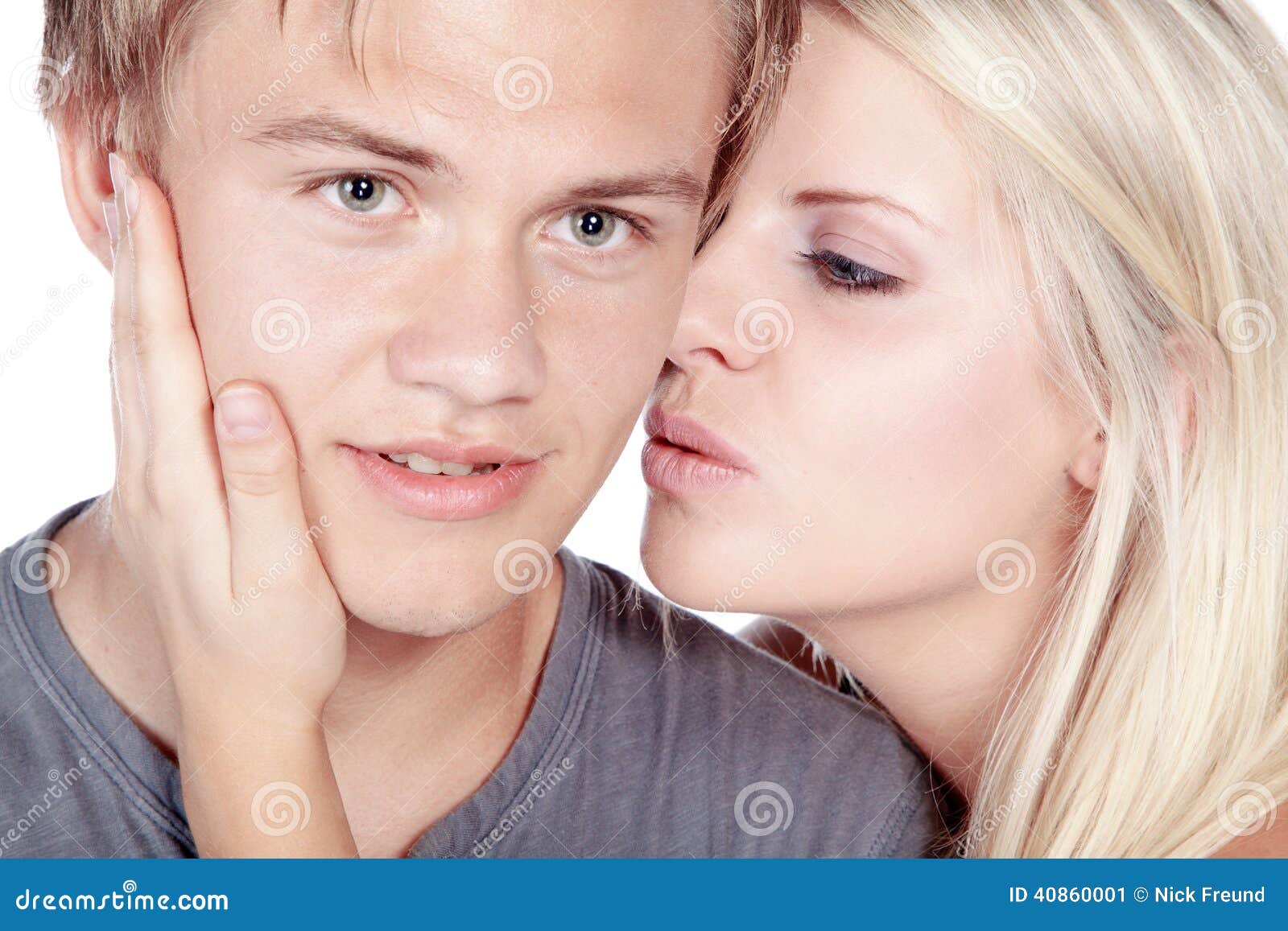 En paar die kussen lachen stock afbeelding. Image of dame - 40860001