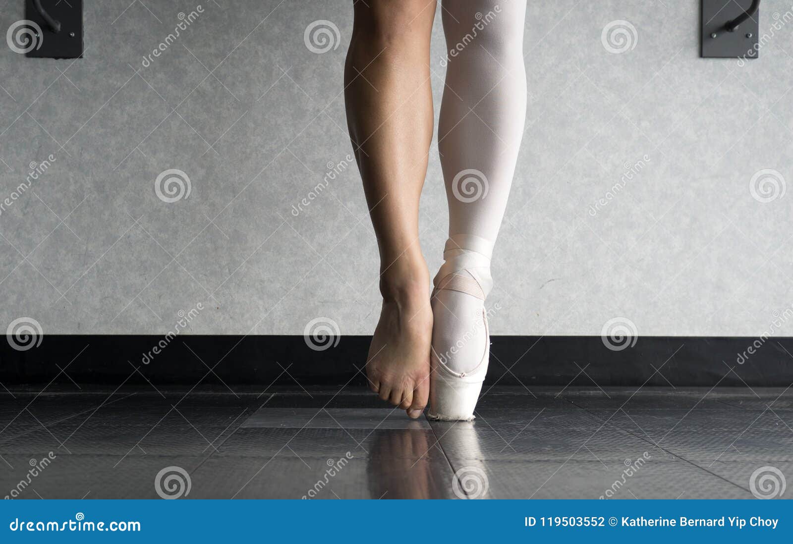 En Pointe and the Behind the Scenes of a Ballet Dancer`s Hard Work and ...