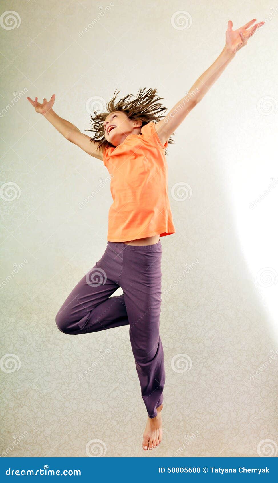 En Portret Die Van Kind Springen Dansen Stock Foto - Image of vliegen ...