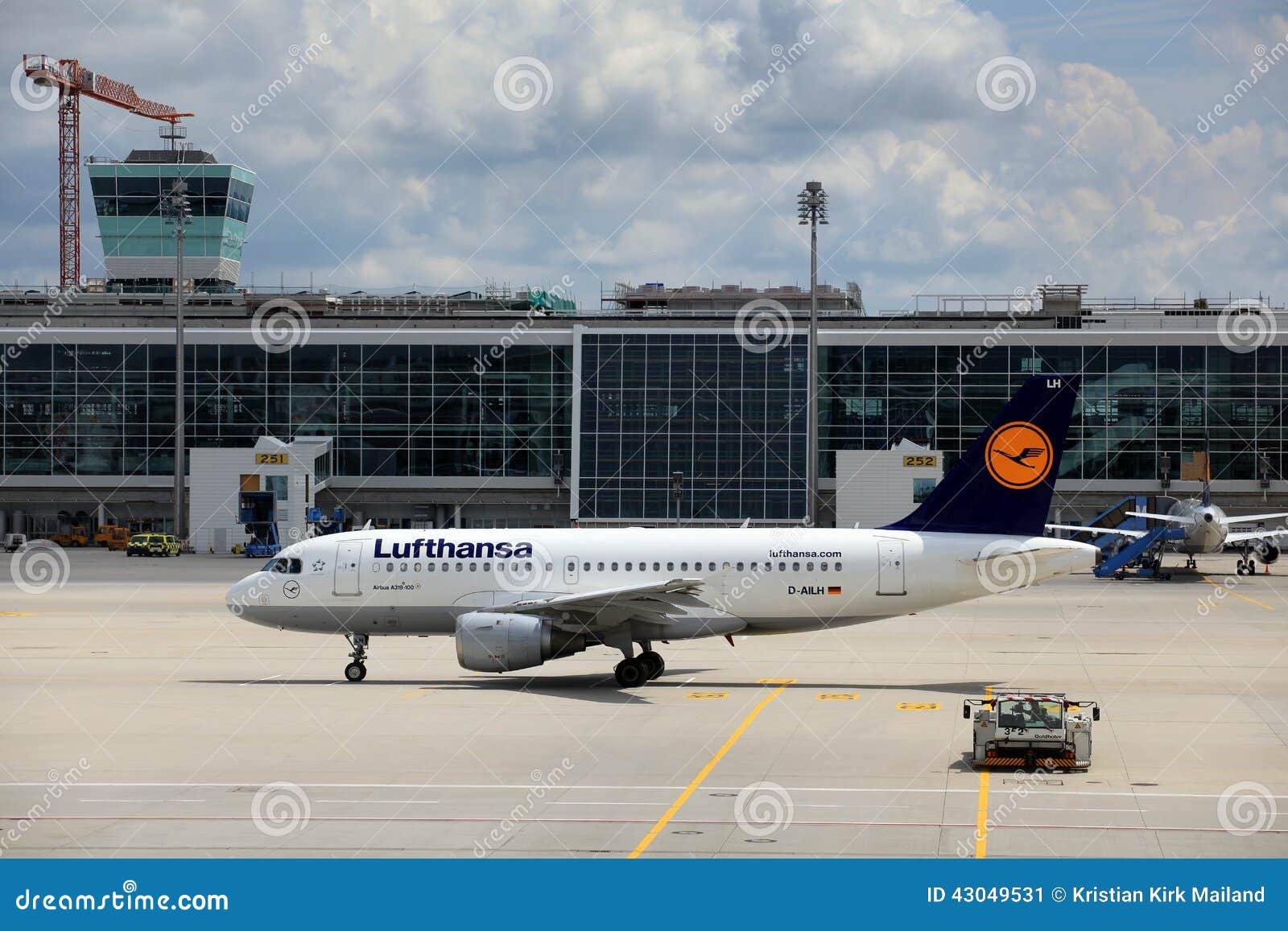 En Regional Lufthansa Flygbuss, Munich Flygplats Redaktionell Bild ...