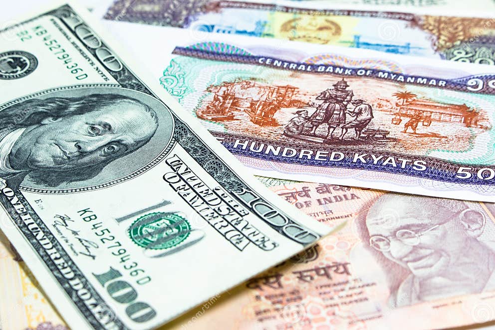 En Samling Av Olika Valutor Fotografering för Bildbyråer - Bild av ...