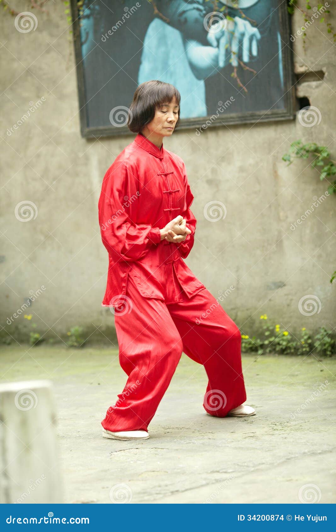 Encaixotamento Do Taiji Do Jogo Da Mulher Imagem de Stock Editorial ...