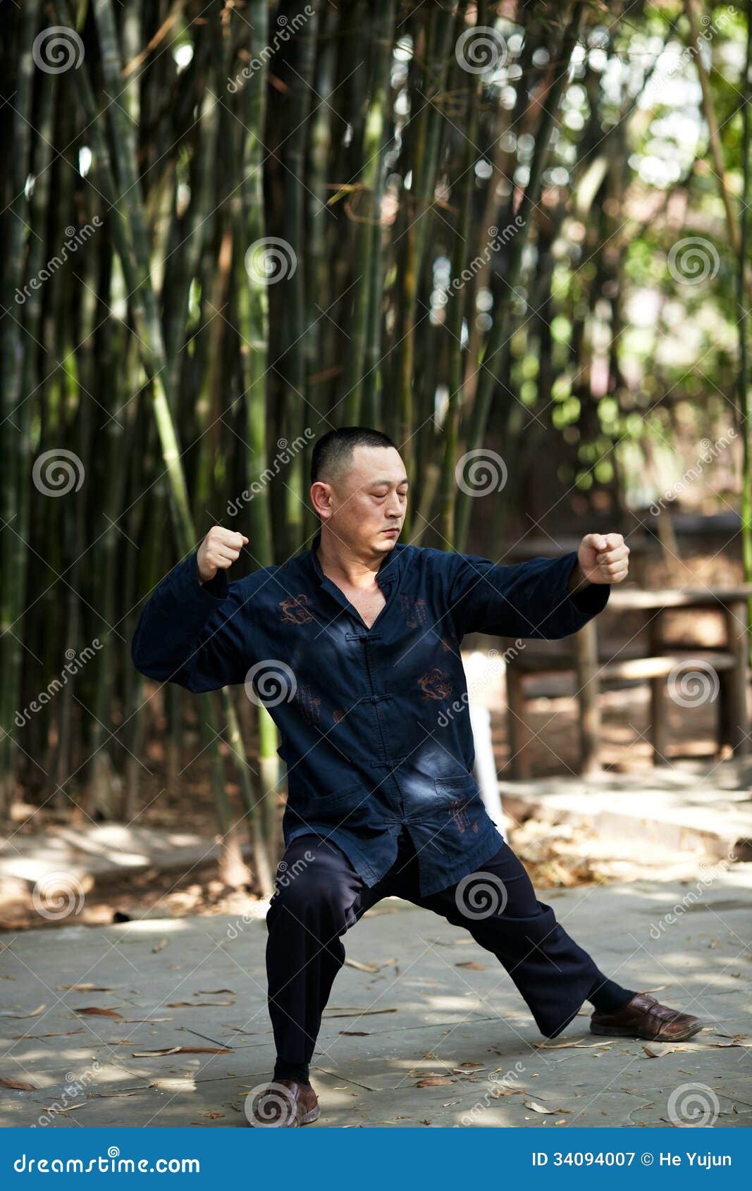 Encaixotamento Do Taiji Do Jogo Do Homem Imagem de Stock - Imagem de ...