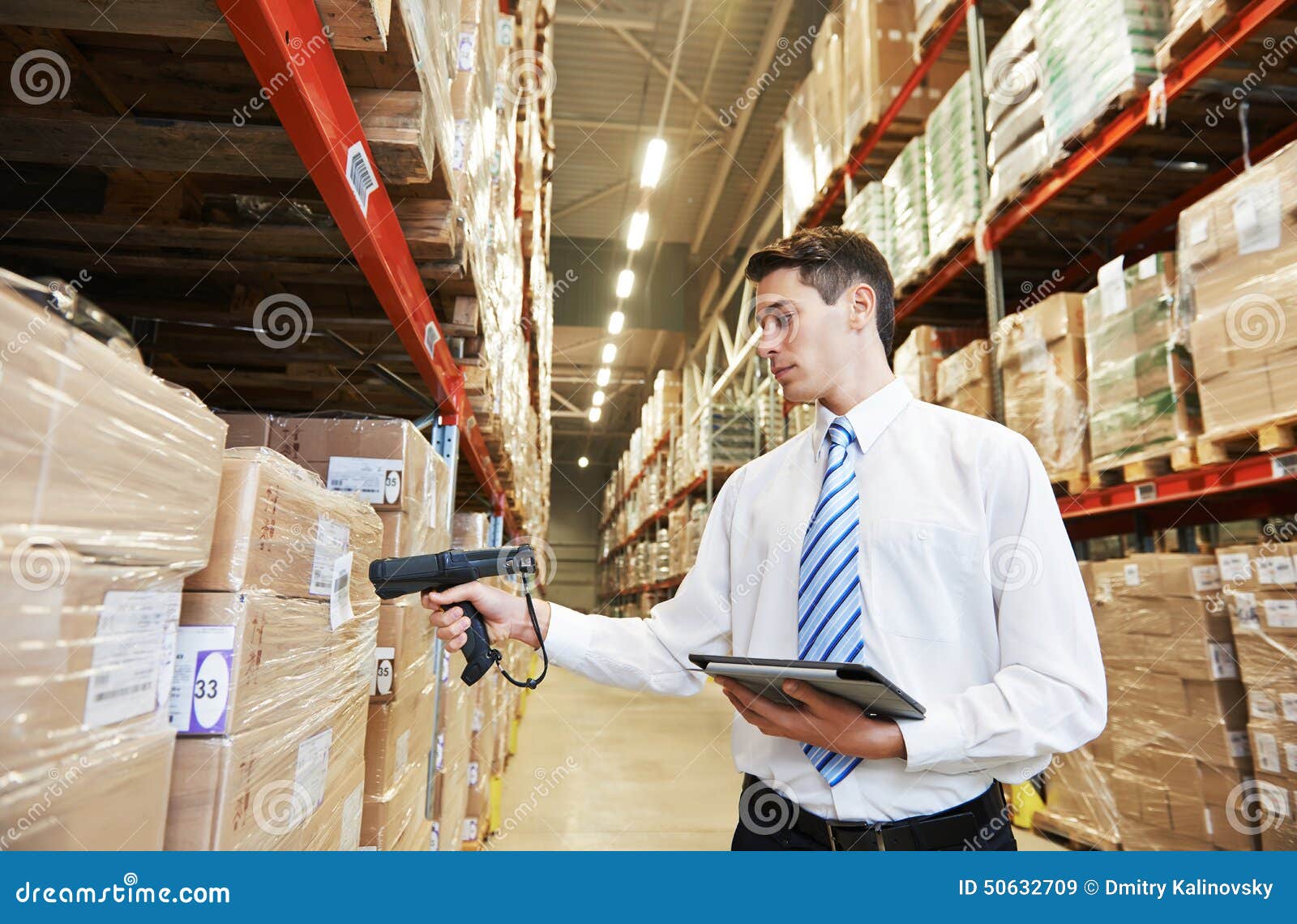 Encargado en almacén imagen de archivo. Imagen de equipo - 50632709
