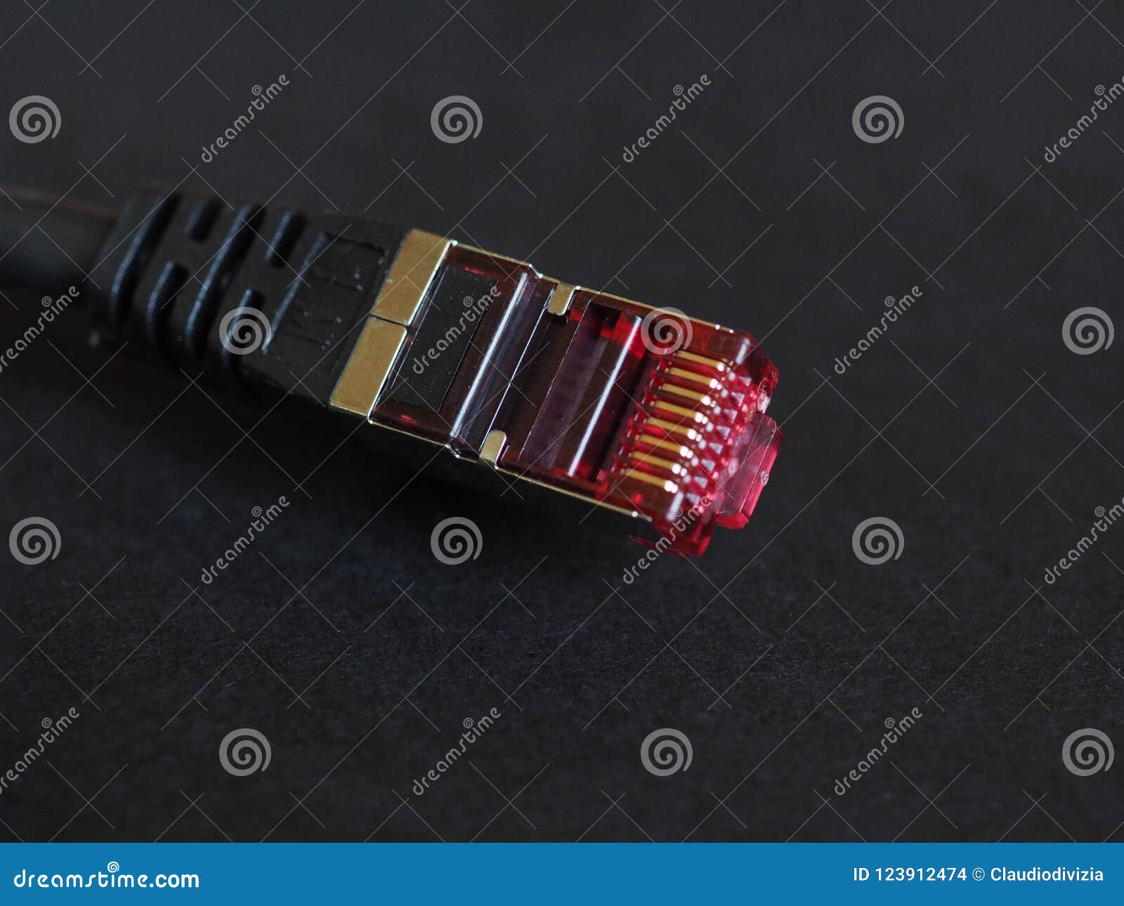 Enchufe de Ethernet RJ45 foto de archivo. Imagen de social - 123912474