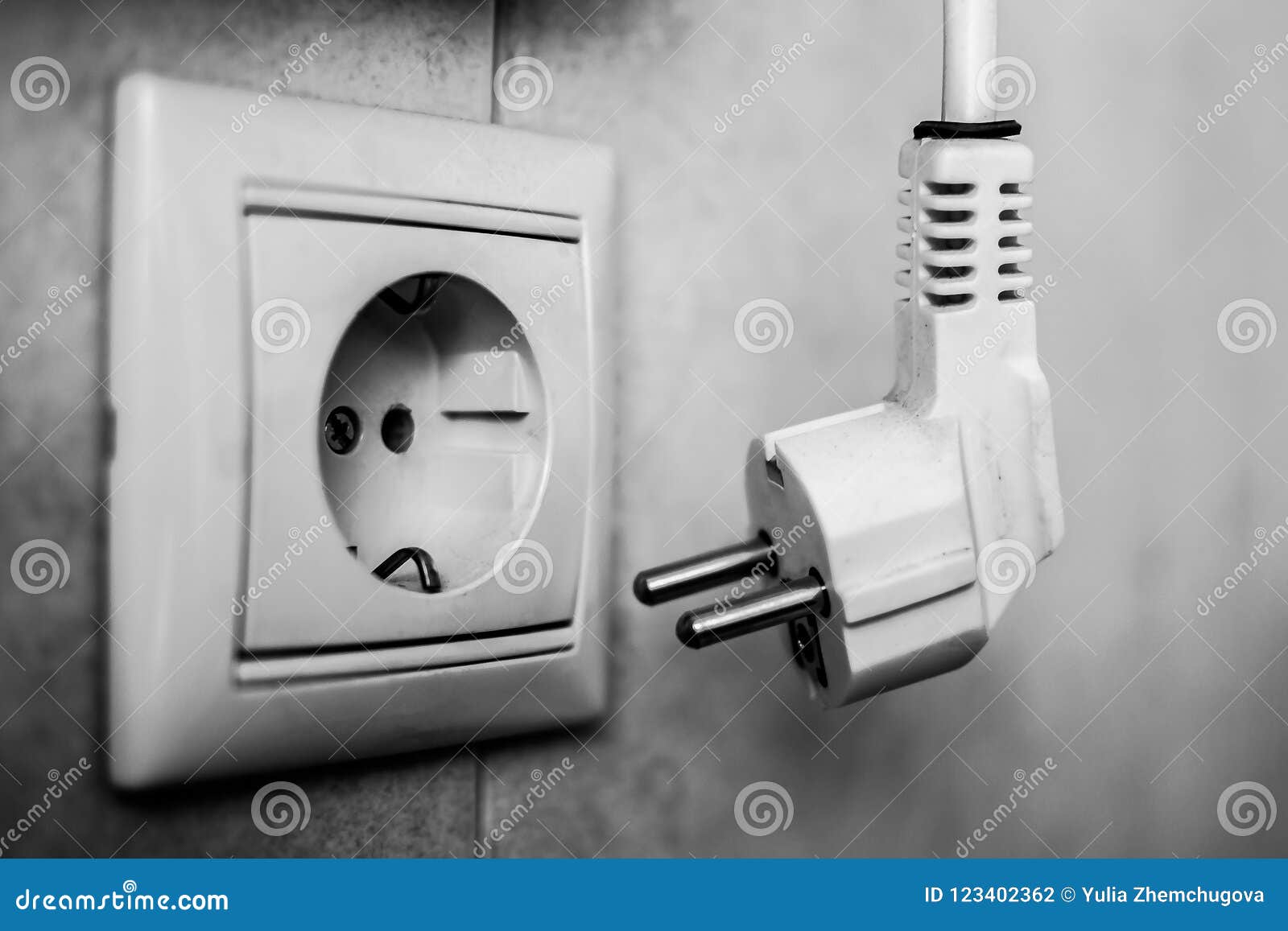 Enchufe Eléctrico Con El Enchufe Desconectado Foto de archivo - Imagen ...