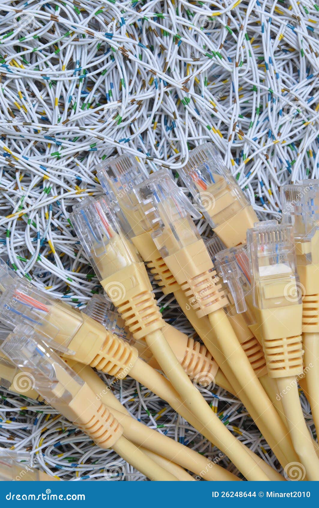 Enchufes Amarillos De La Red Foto de archivo - Imagen de potencia ...