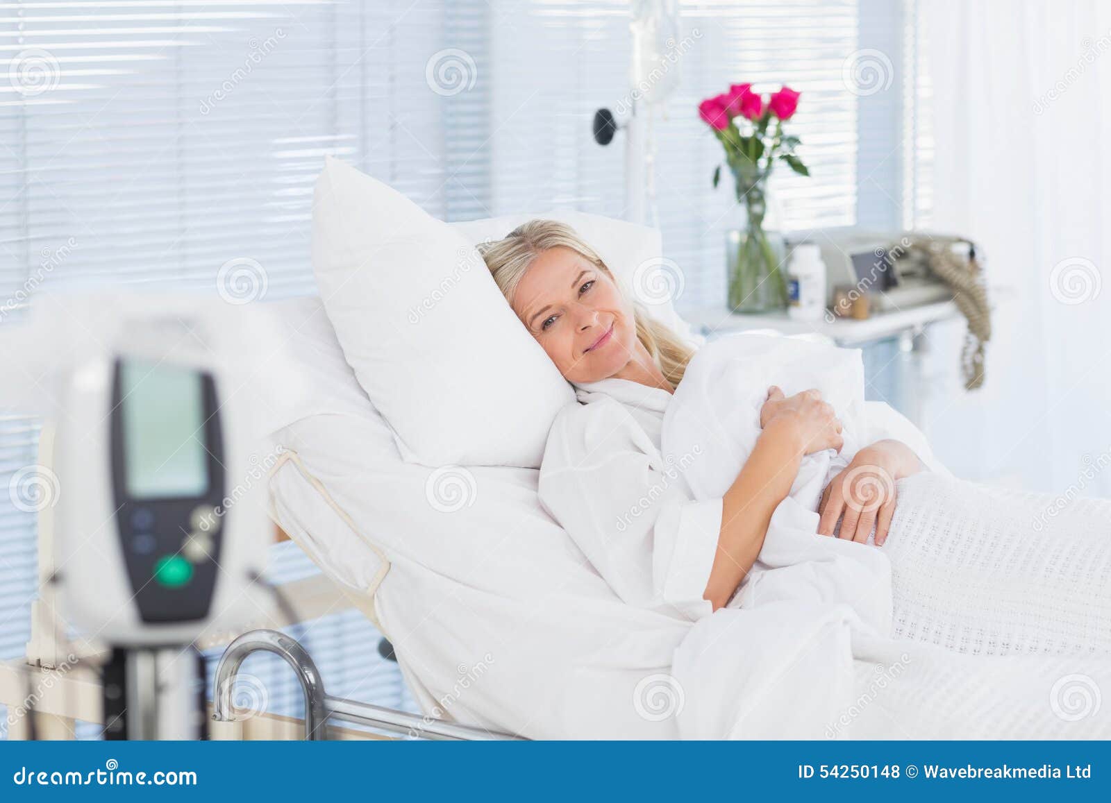 Encontro Paciente Feliz Em Sua Cama Foto de Stock - Imagem de feliz ...