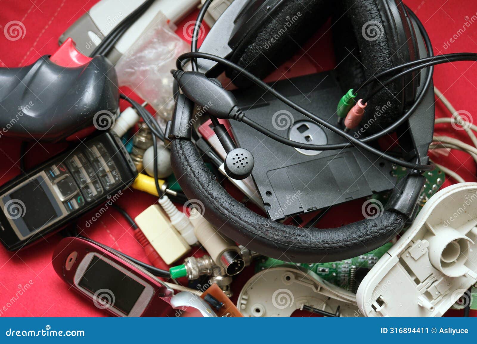 End of life electronics stock image. Image of forsaken - 316894411