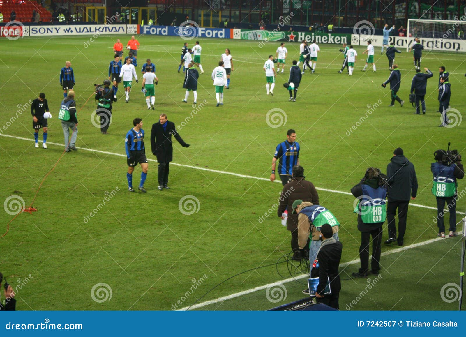 End of the match editorial photography. Image of crowd - 7242507