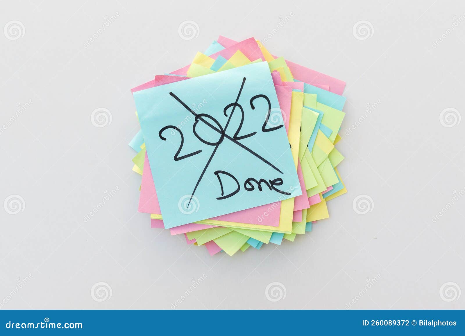 2022 Ending Note Handwritten on a Sticky Note Stock Photo - Image of ...