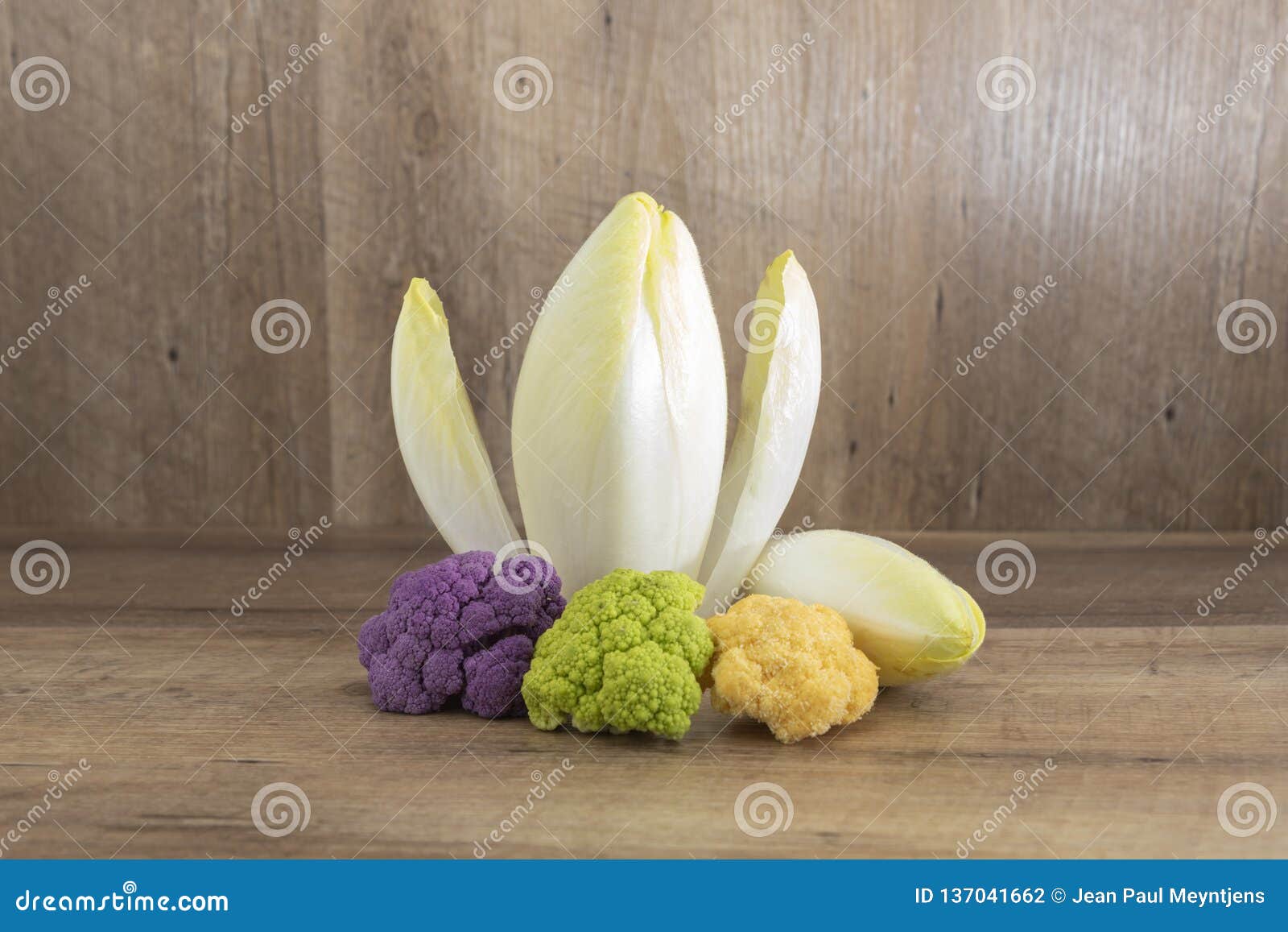 Endivia Del Cichorium De La Endibia Y Coliflor Del Decoratif Foto de ...