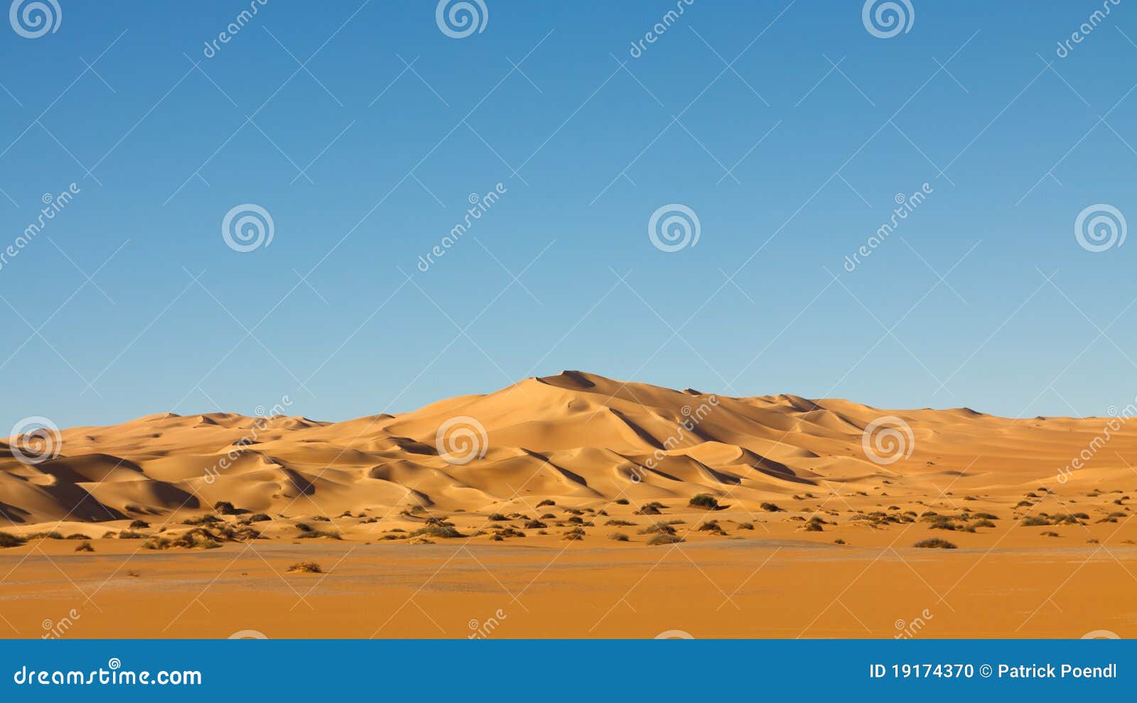 Endless Awbari Sand Sea - Sahara Desert, Libya Stock Photo - Image of ...