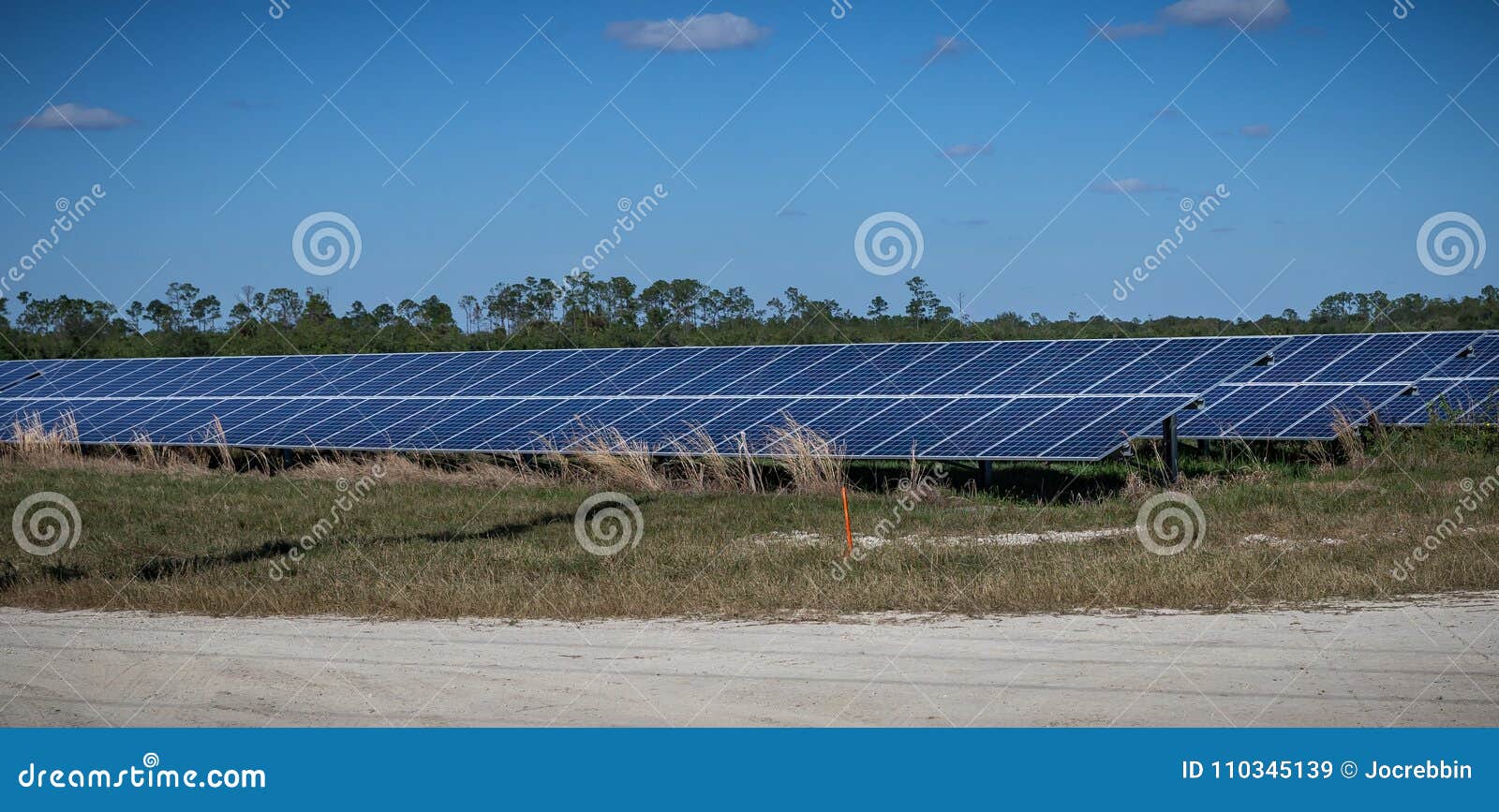 Solar Field Faces the Sun in South Florida Stock Image - Image of field ...