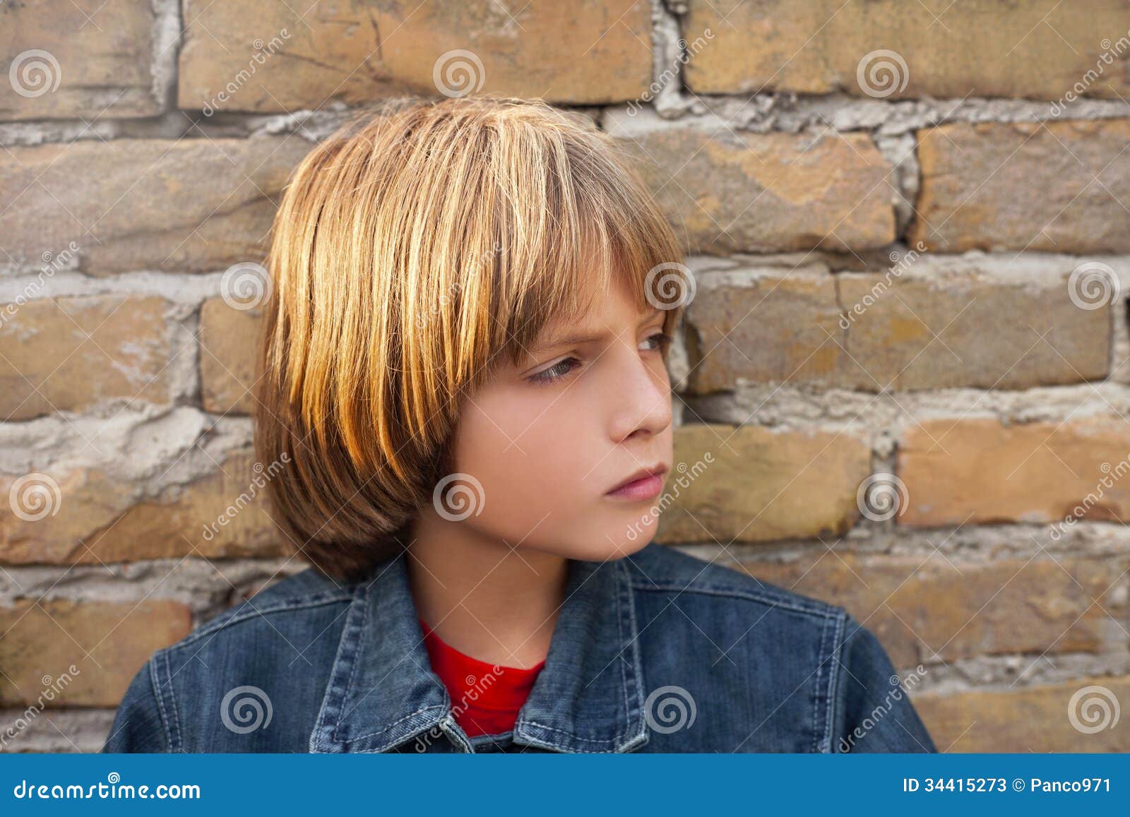 Enfant Avec Le Visage Triste Image stock - Image of refus, culpabilité ...