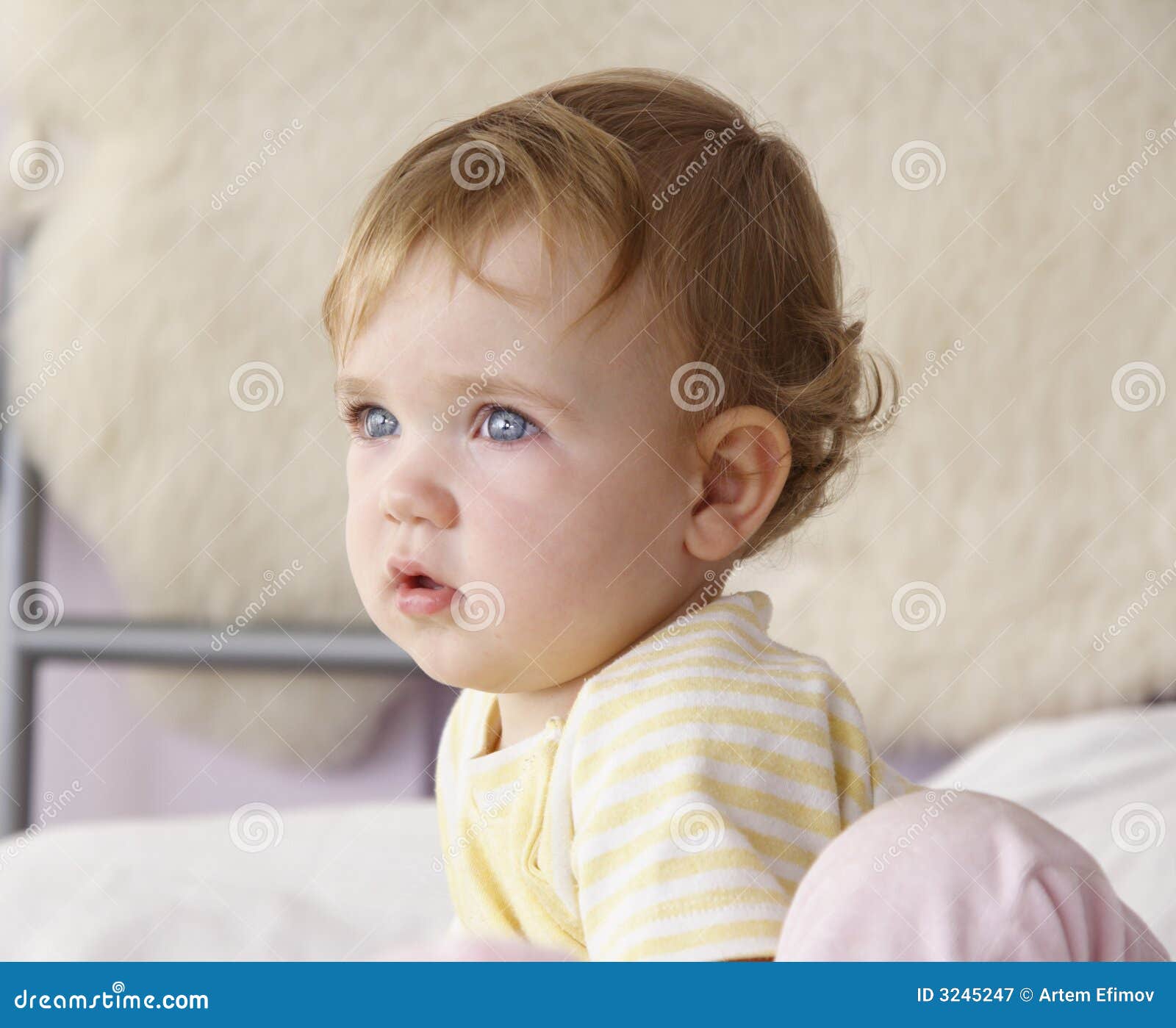 Enfant confus image stock. Image du déconcerté, visage - 3245247