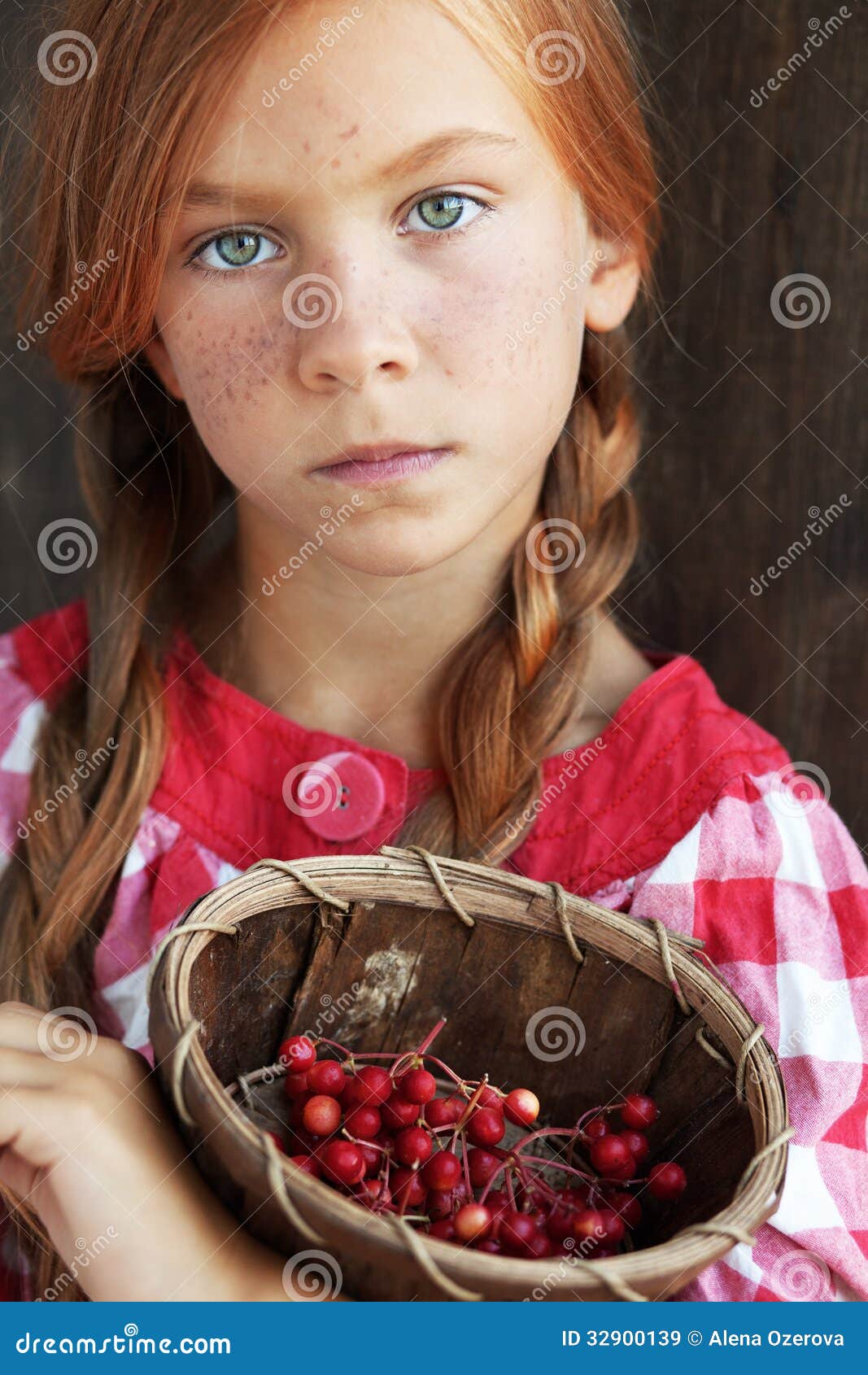 Enfant de roux image stock. Image du femelle, heureux - 32900139