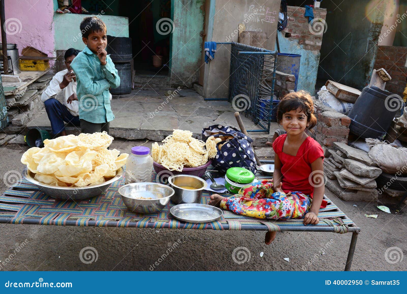 Enfant des rues image éditorial. Image du ouvert, enfants - 40002950