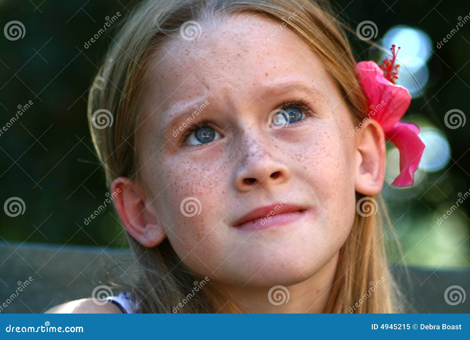 Enfant effrayé image stock. Image du visage, fille, visages - 4945215