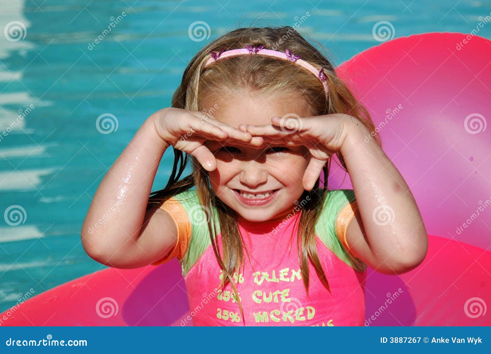 Enfant en soleil image stock. Image of blonde, yeux, enfants - 3887267