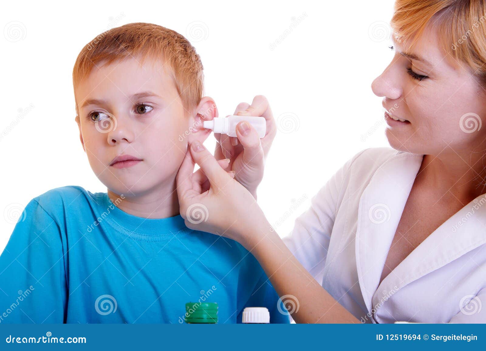 Enfant et docteur photo stock. Image du épidémiologie - 12519694