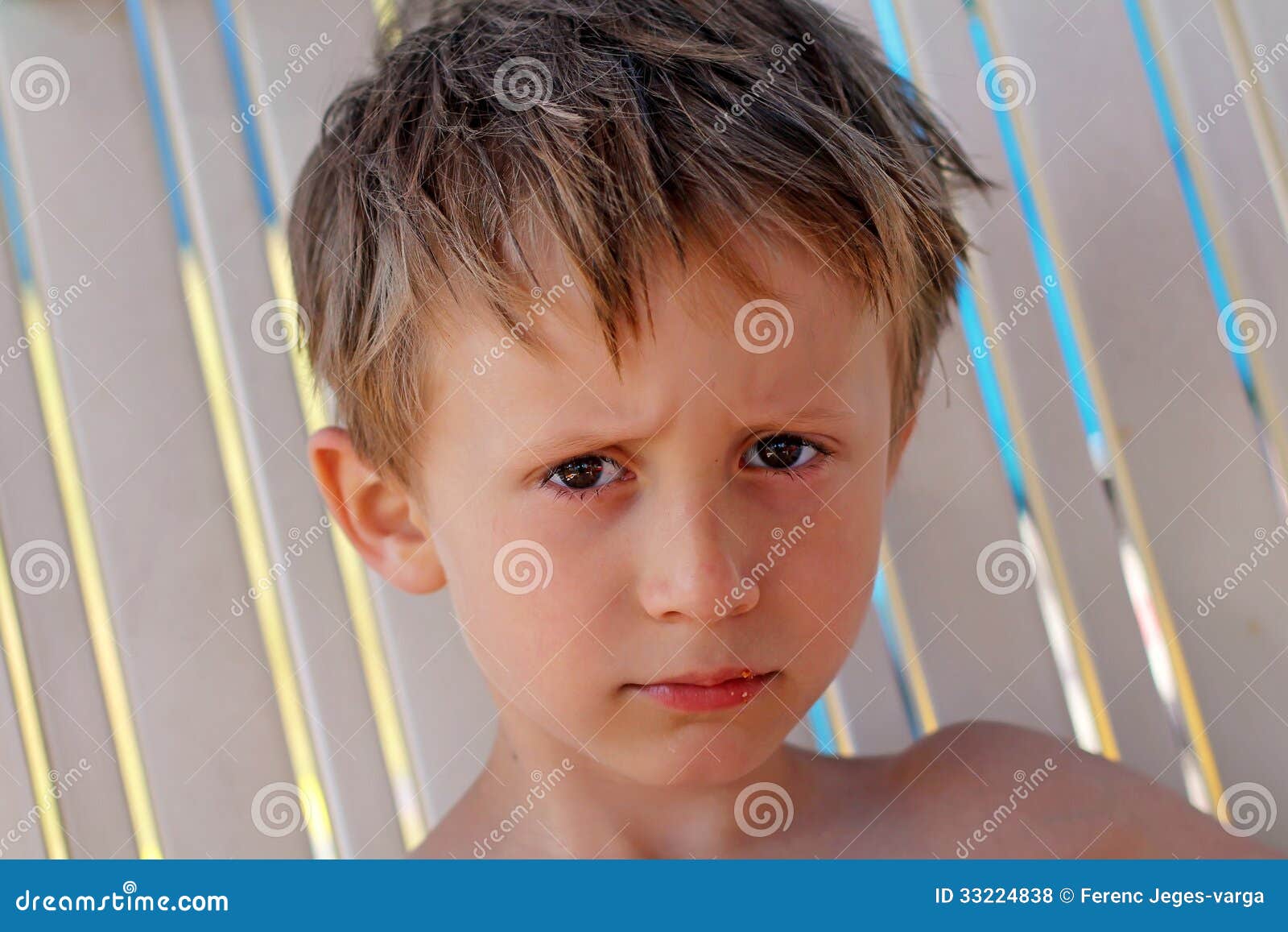 Enfant fâché photo stock. Image du mauvais, émotions - 33224838