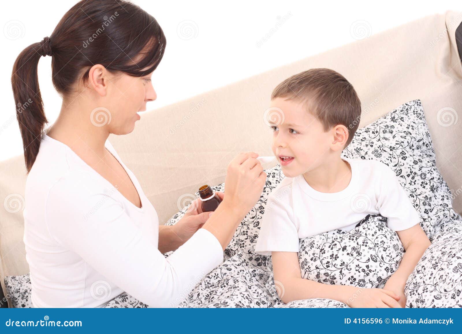 Enfant malade photo stock. Image du garçon, virus, souffrant - 4156596