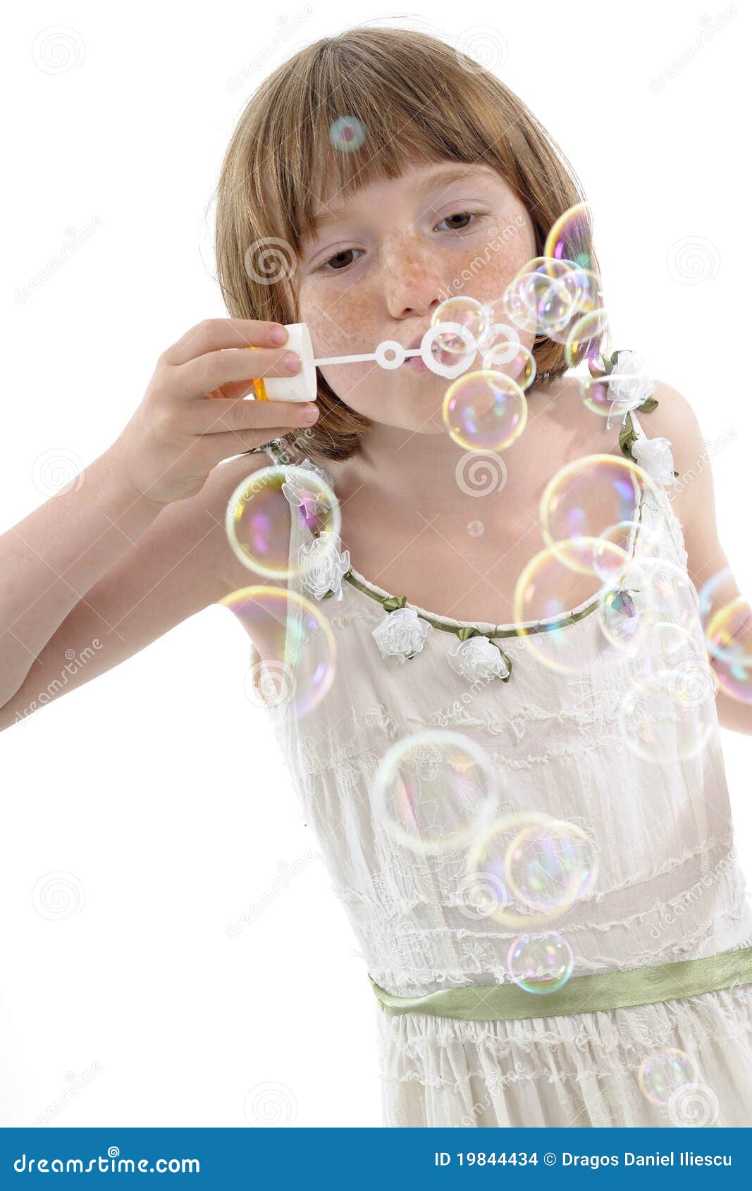 Enfant Produisant Des Bulles Photo stock - Image du jouet, studio: 19844434