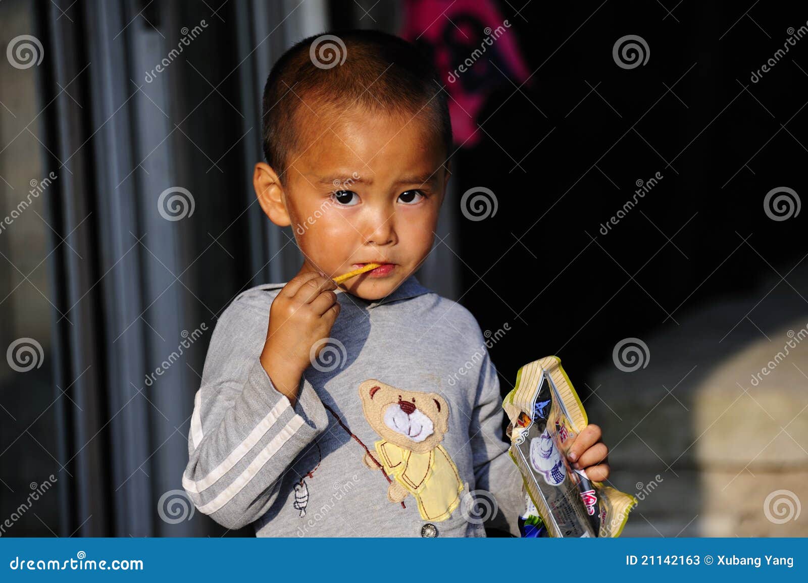 Enfant rural chinois photo stock éditorial. Image du enfants - 21142163