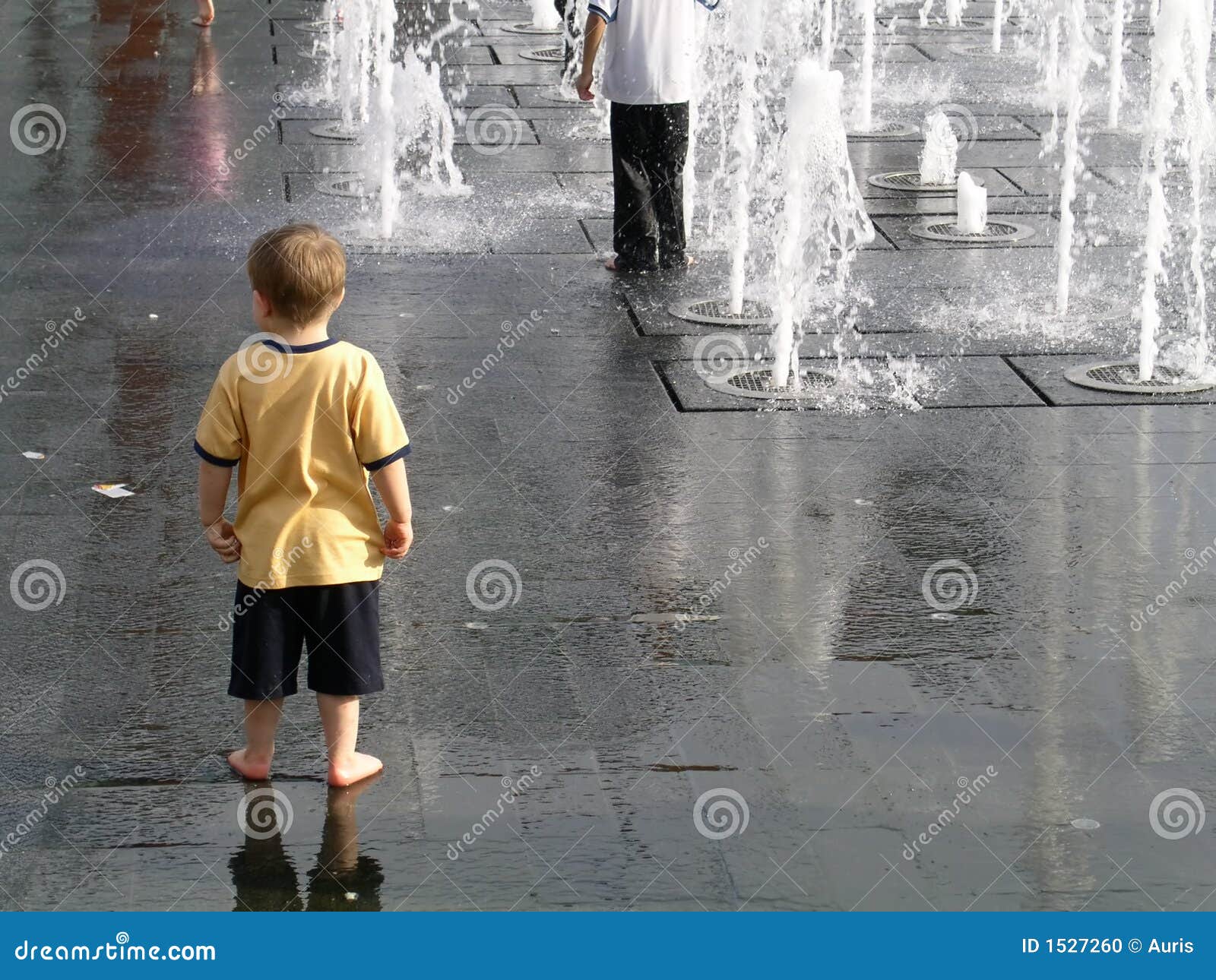 Enfant seul photo stock. Image du manque, nourrisson, interdit - 1527260