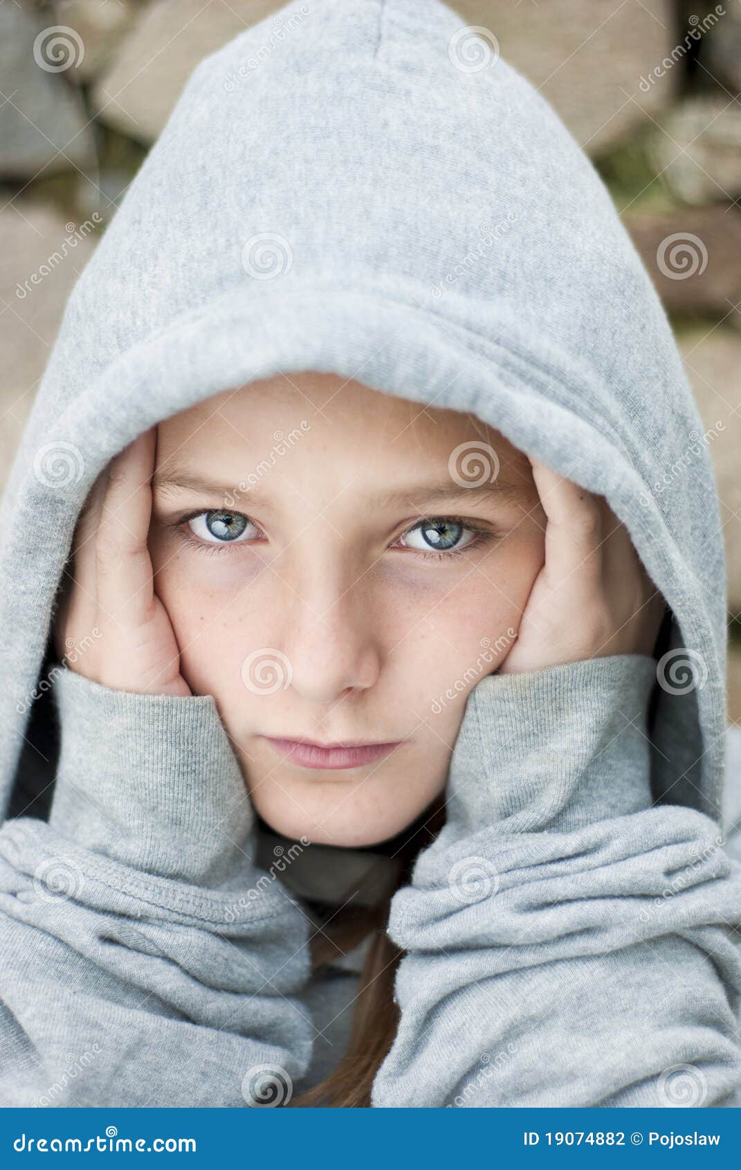 Enfant triste photo stock. Image du aide, dépression - 19074882