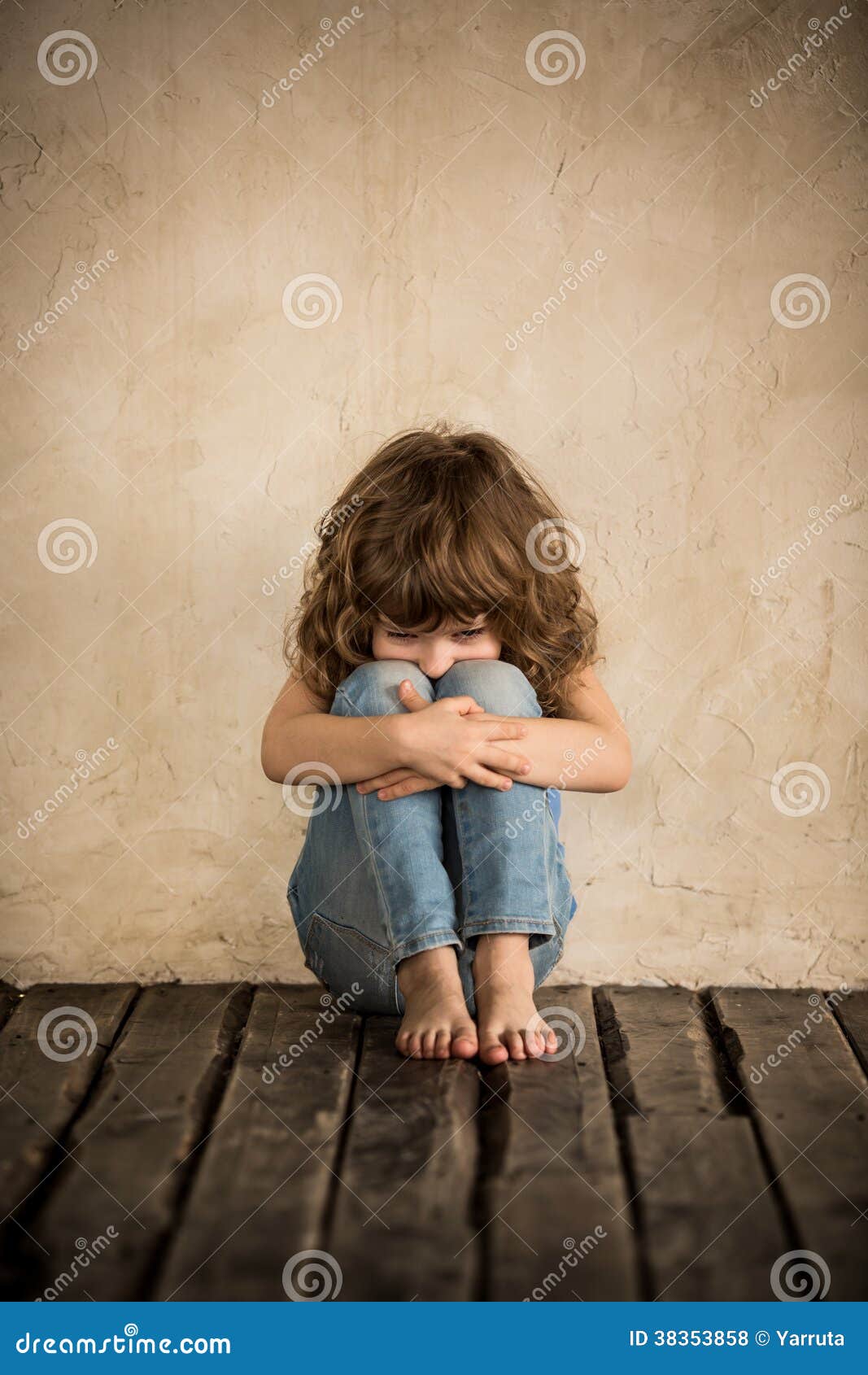 Enfant triste photo stock. Image du dépression, mauvais - 38353858