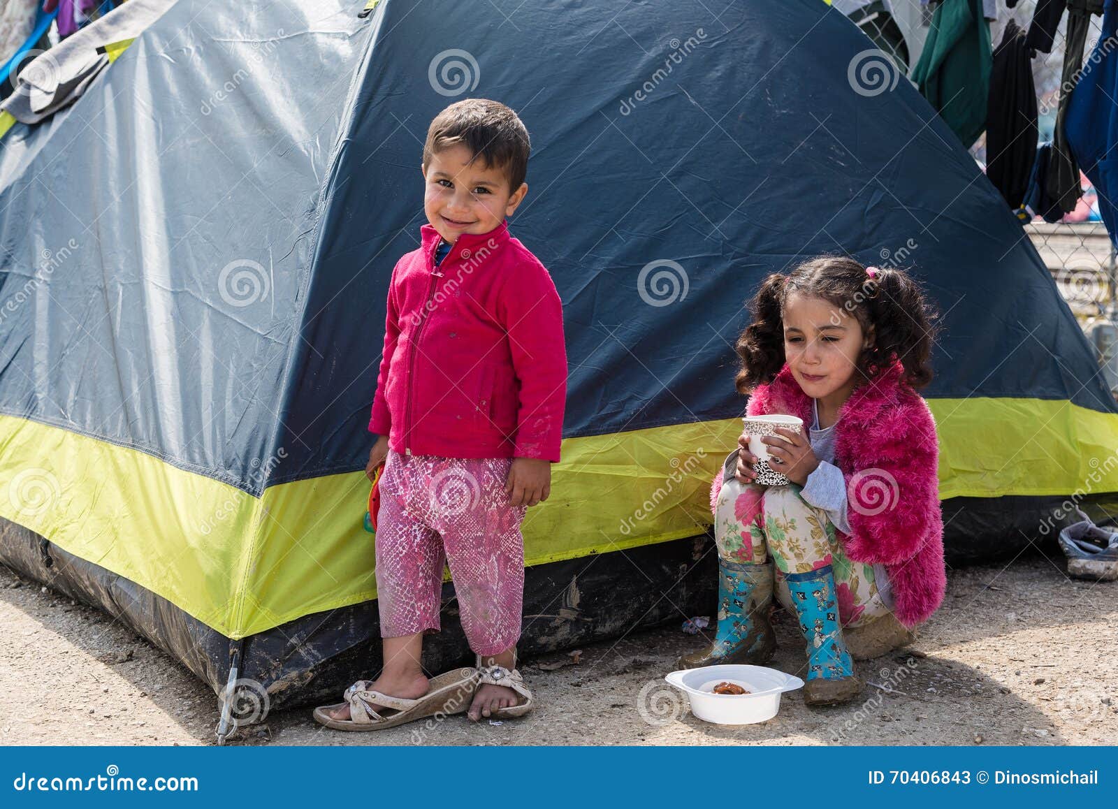 Enfants Dans Le Camp De Réfugié En Grèce Photo Stock éditorial Image