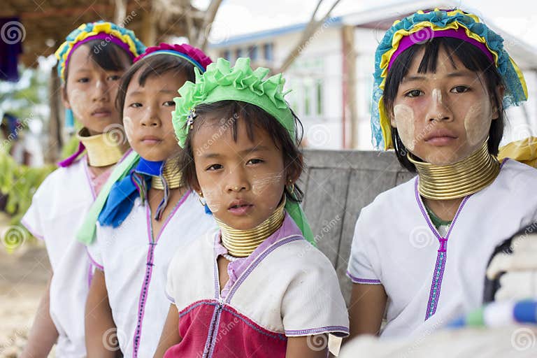 Enfants De Long-cou, Myanmar Photo stock éditorial - Image du exotique ...
