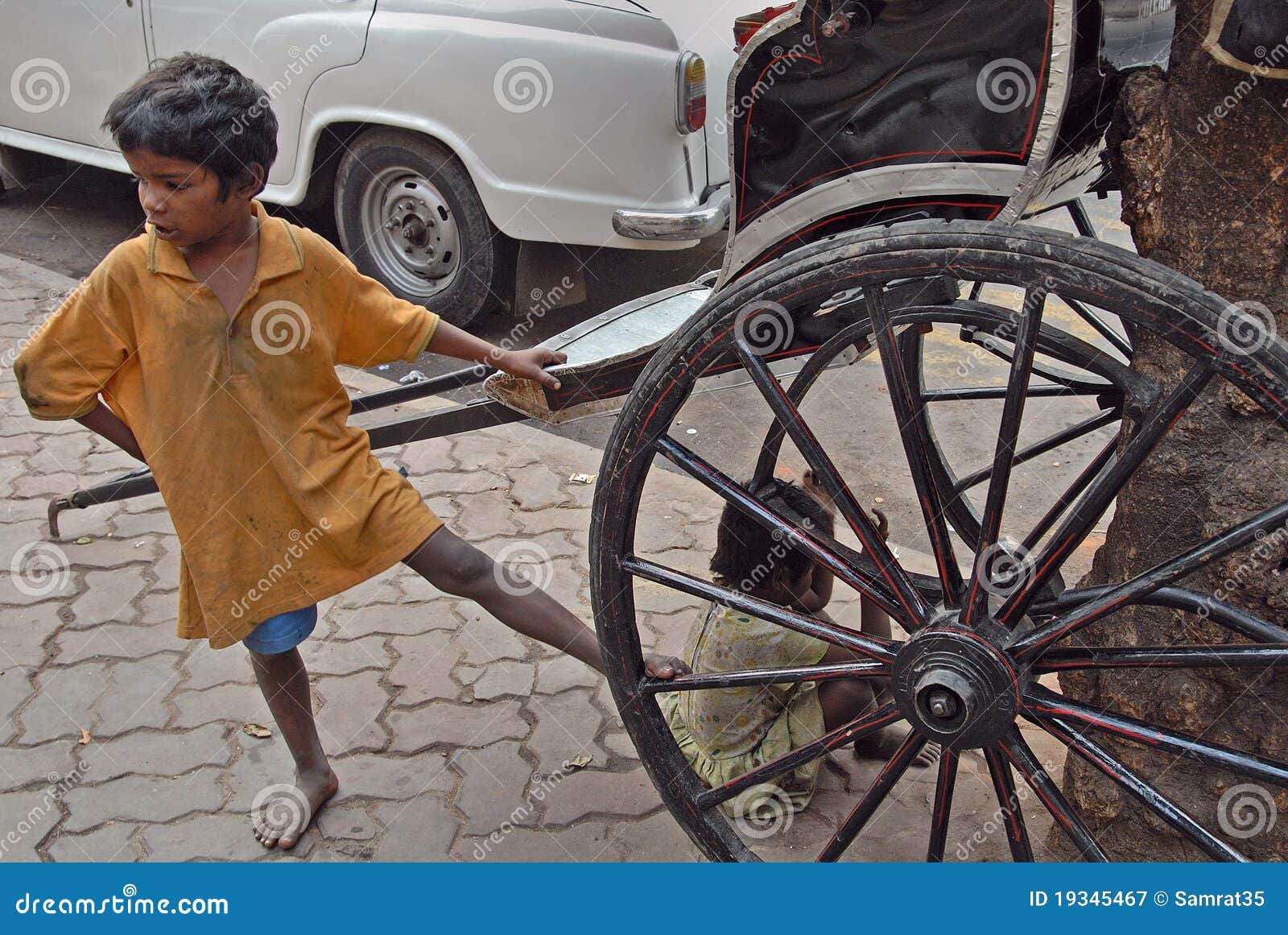 Enfants de rue photographie éditorial. Image du occidental - 19345467