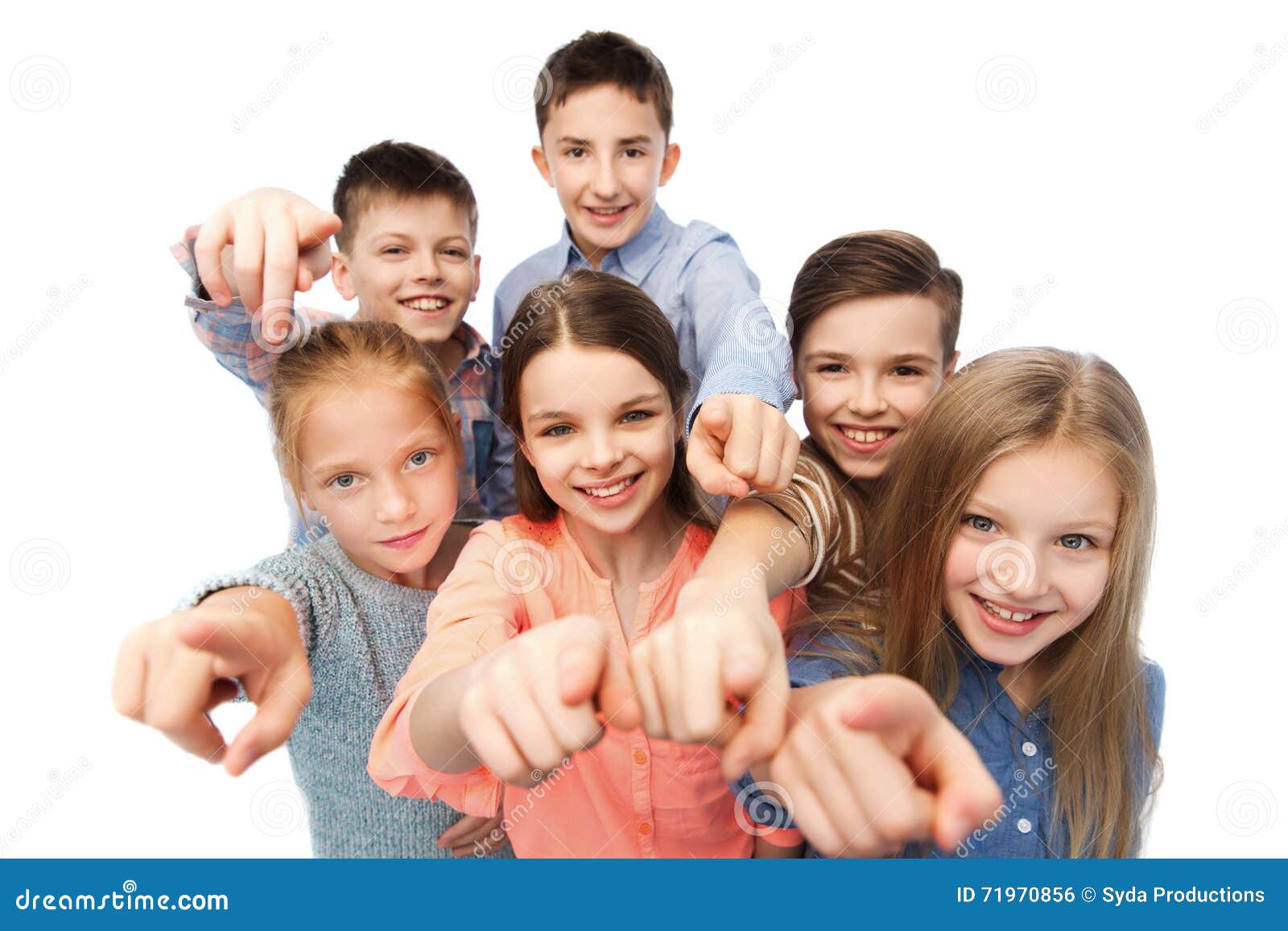Enfants Heureux Indiquant Le Doigt Vous Photo stock - Image du grand ...