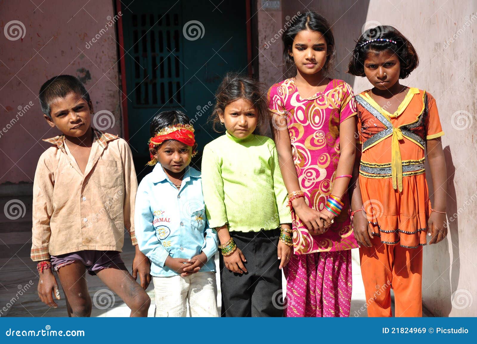 Enfants indiens image stock éditorial. Image du expressions - 21824969