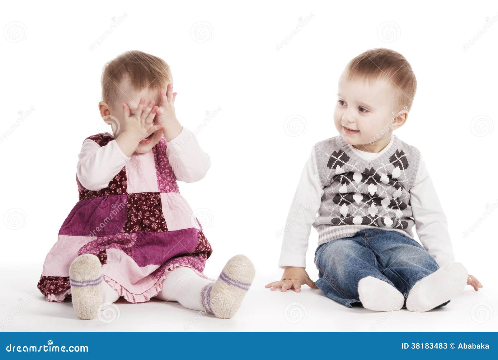 Enfants Jouant Le Cache-cache Image stock - Image du isolement, main ...